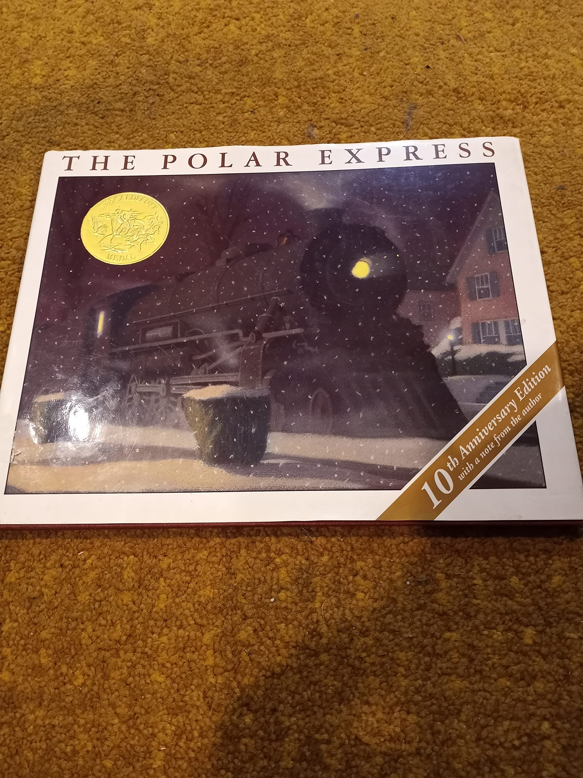 The Polar Express: Chris Van Allsburg: 9780395389492: Amazon.com: Books