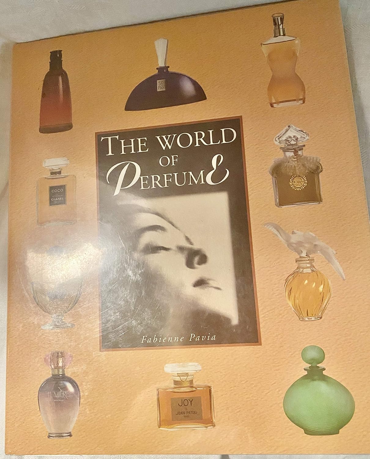 Amazon.com: The World of Perfume: 9781577150046: Pavia, Fabienne: Books