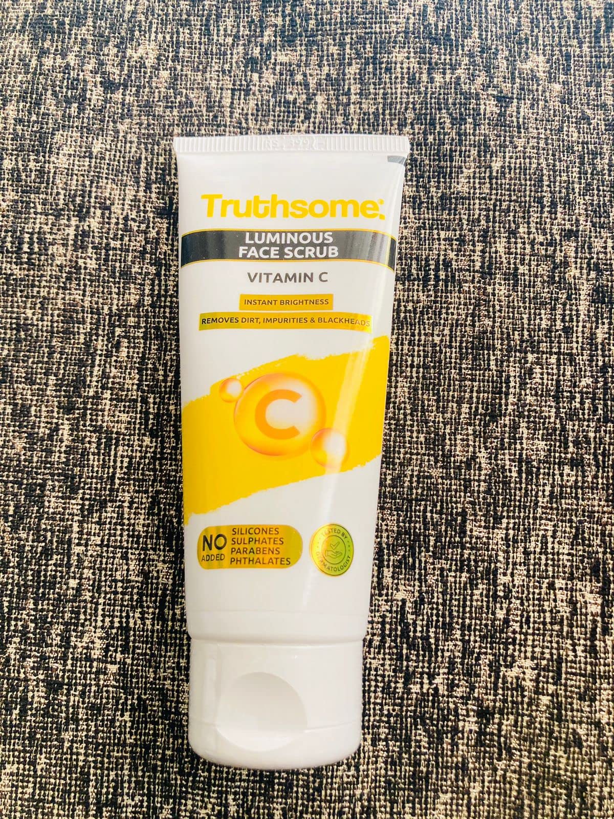 Buy Truthsome Luminous Face Scrub with Coconut Water & Vitamin C - For ...