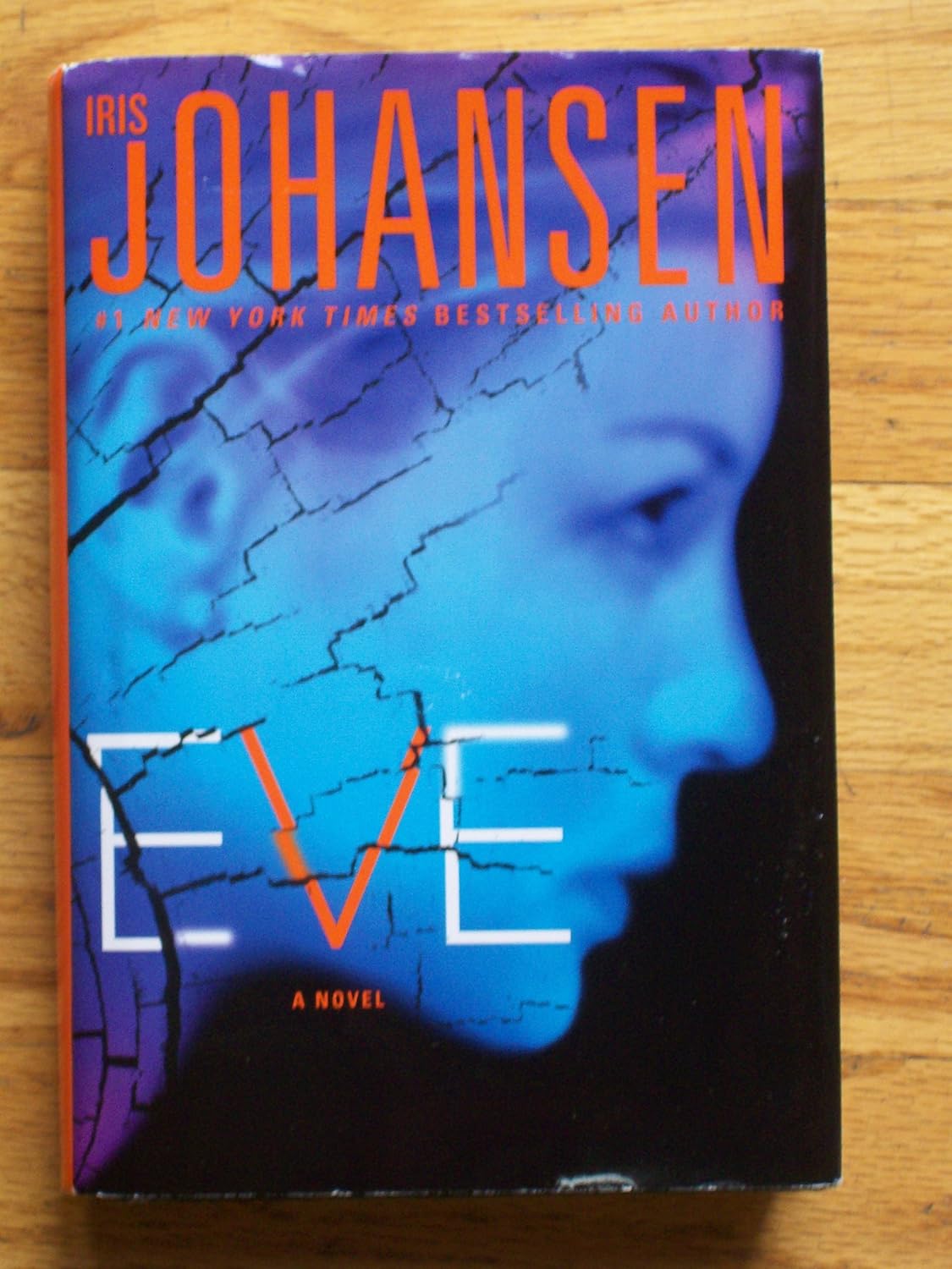 Eve: Iris Johansen: 9781611294972: Amazon.com: Books