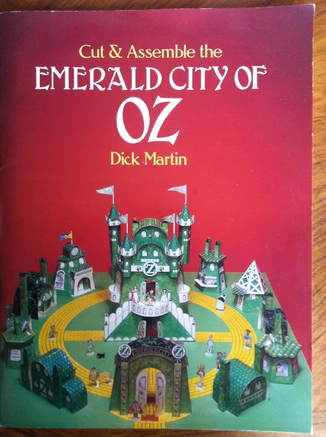 Cut and Assemble the Emerald City of Oz#(Martin) : Martin, Dick: Amazon ...