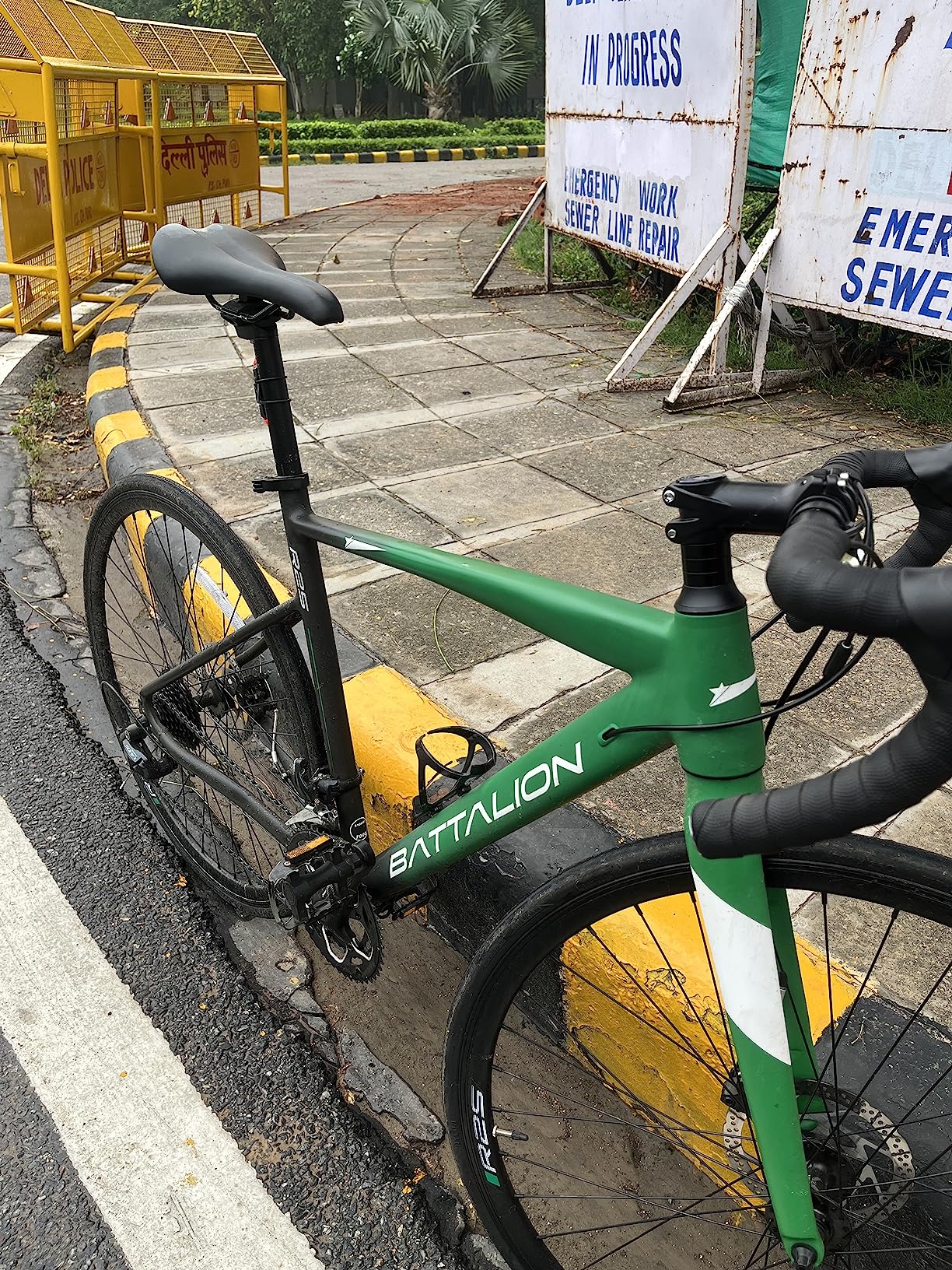 Battalion R25 Windbreaker Road Bike with Sora 18 Speed | Carbon Fiber ...
