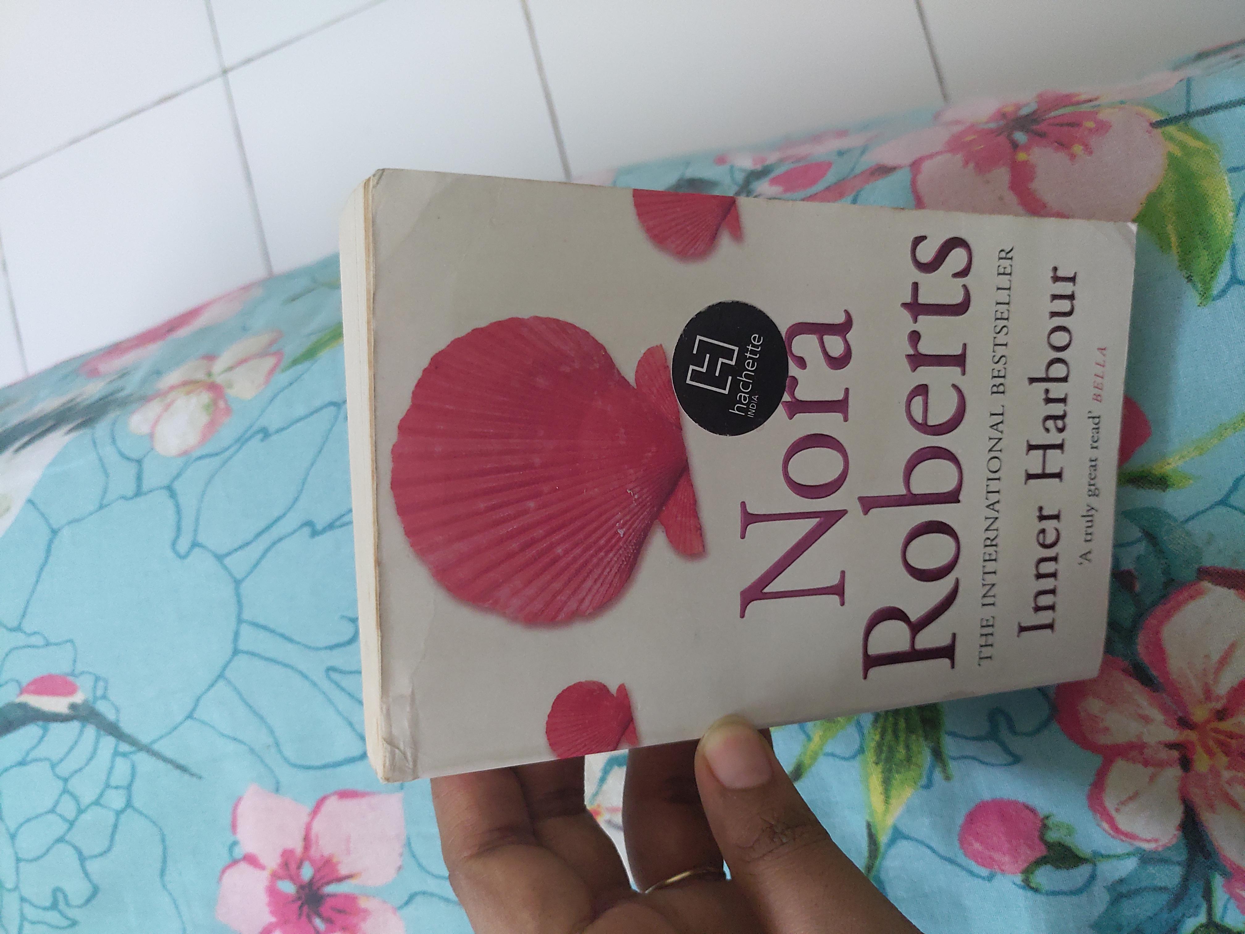 Inner Harbor: 3 (Chesapeake Bay Saga) : Roberts, Nora: Amazon.in: Books