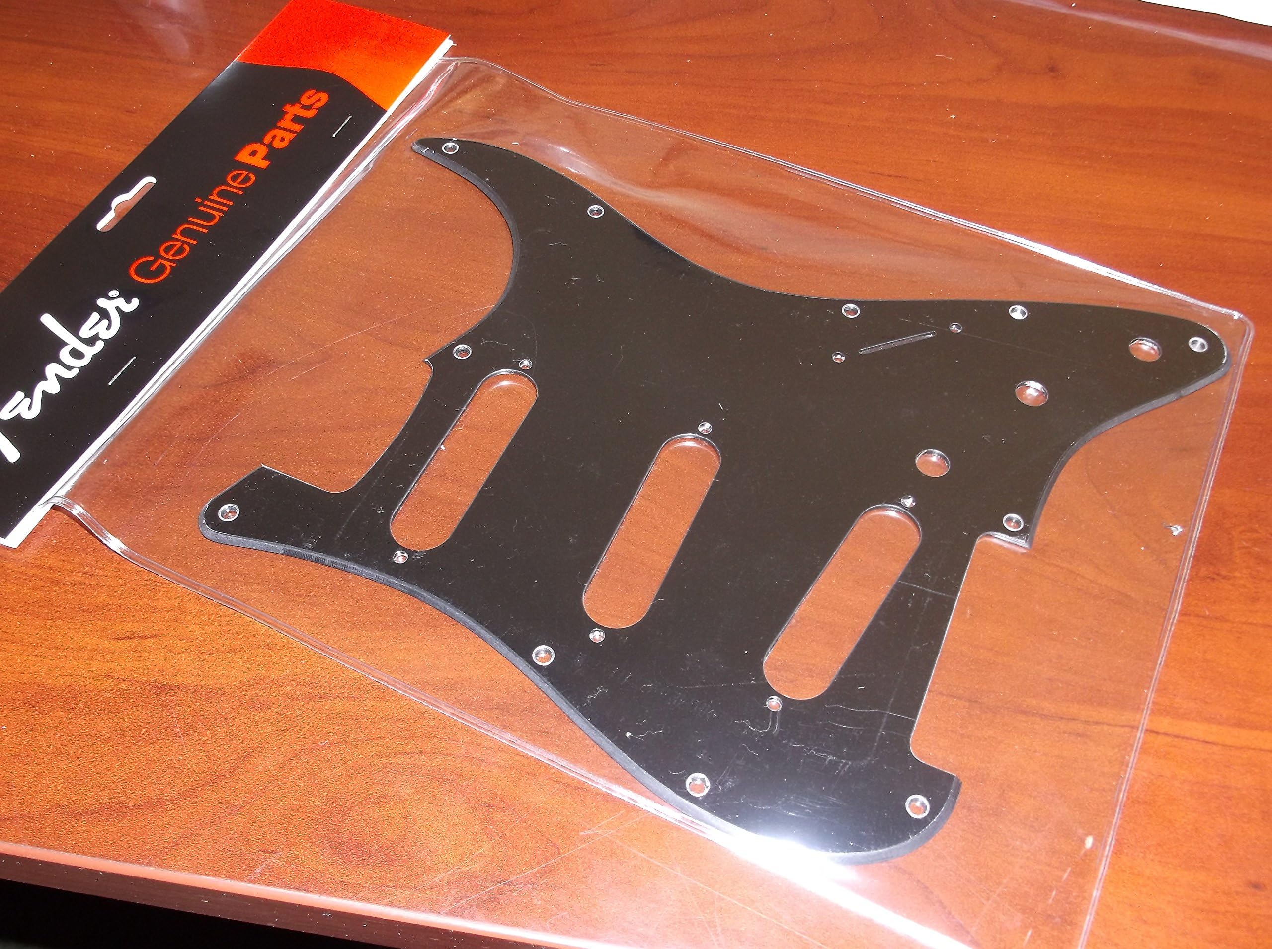Amazon.com: Fender Modern Pickguard, Stratocaster, 11-Hole - Black ...