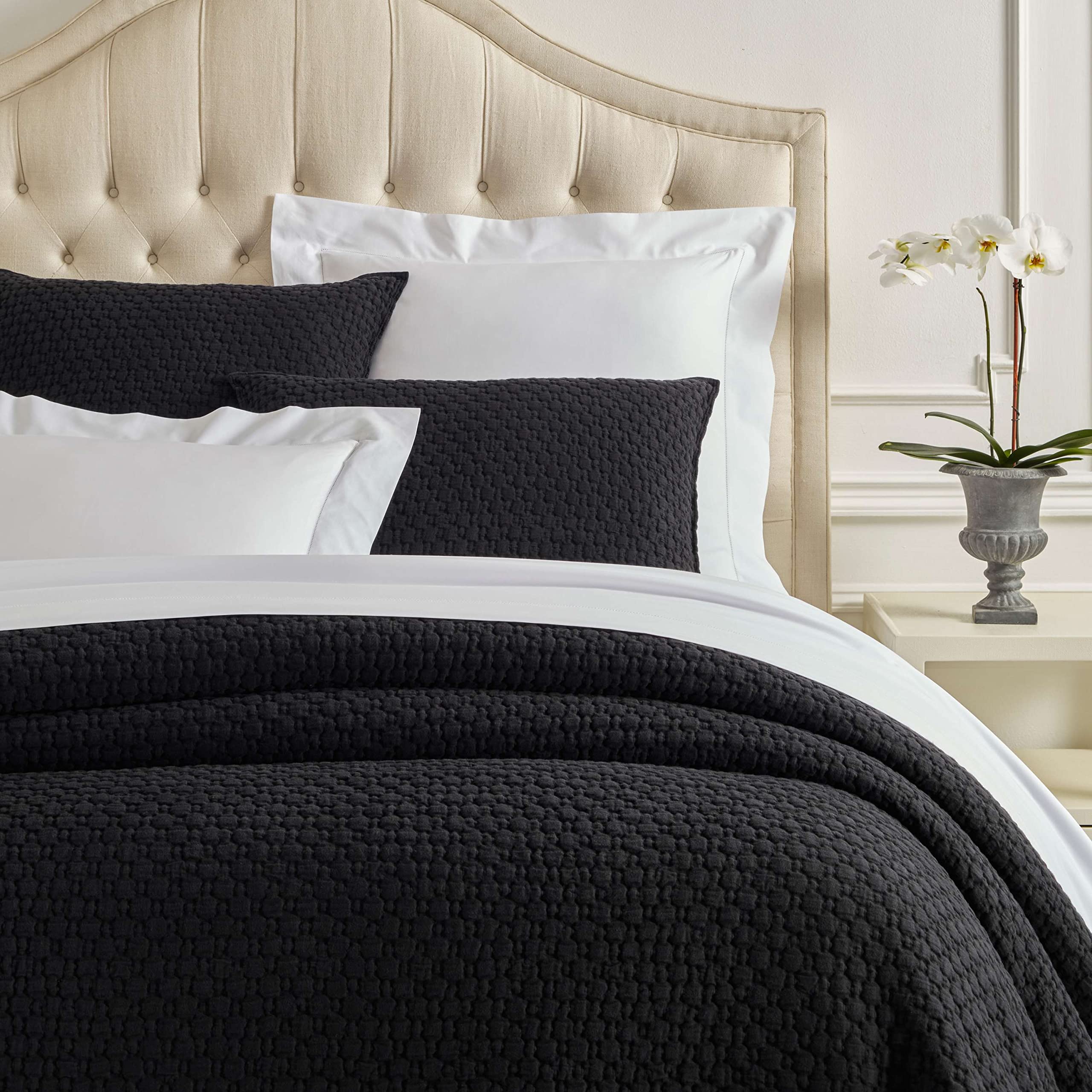Amazon.com: Pine Cone Hill Lodi Black Matelasse Coverlet, King Size ...