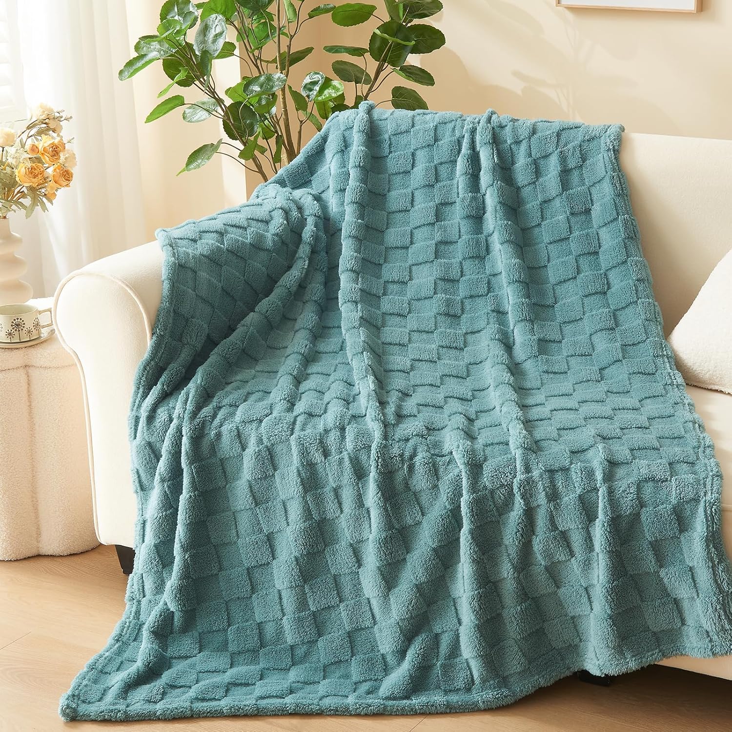 Amazon.com: NEWCOSPLAY Super Soft Throw Blanket Light Teal Premium ...