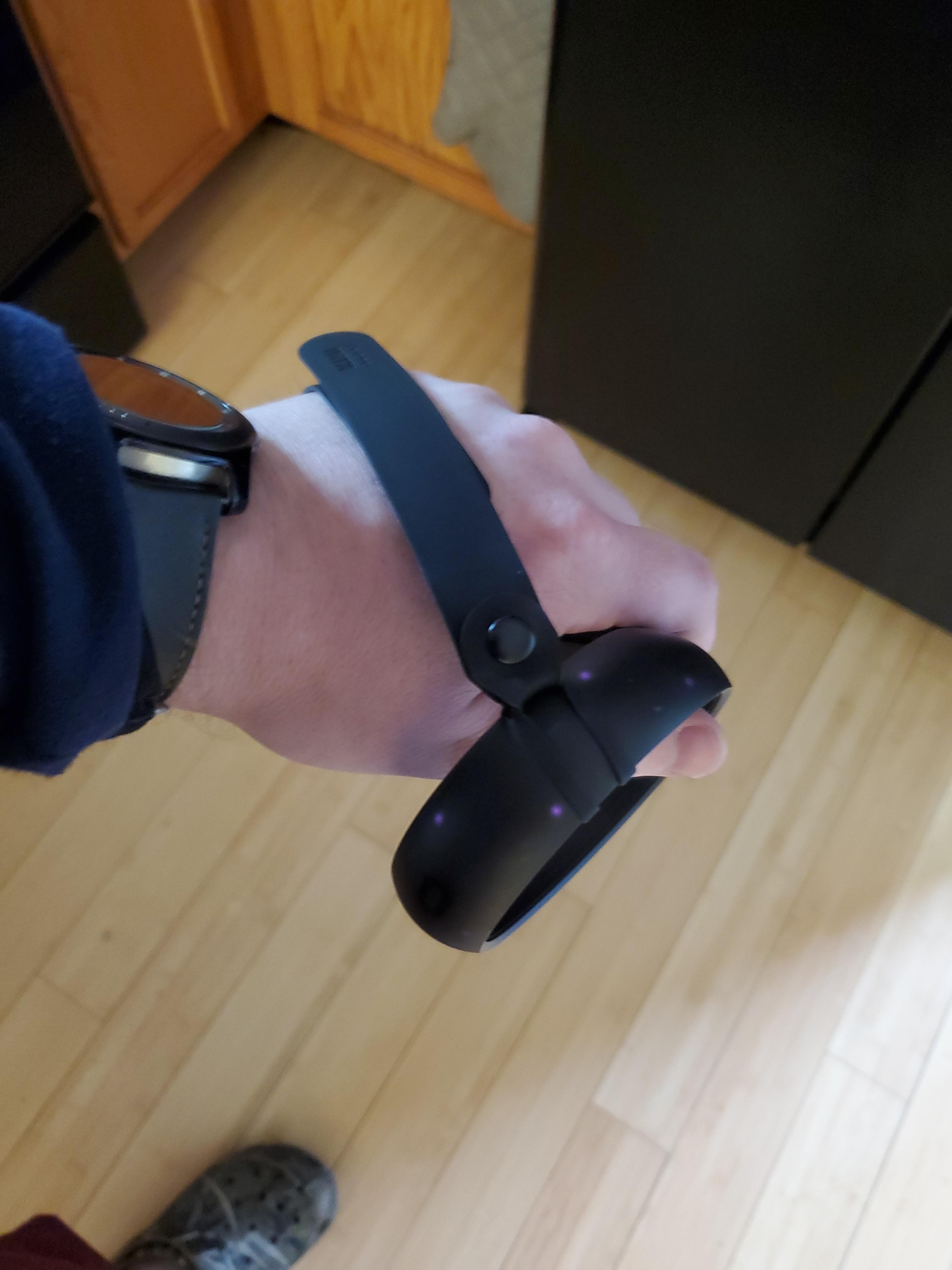 Amazon.com: KIWI design [Updated Version] Knuckle Strap for Quest 1 ...