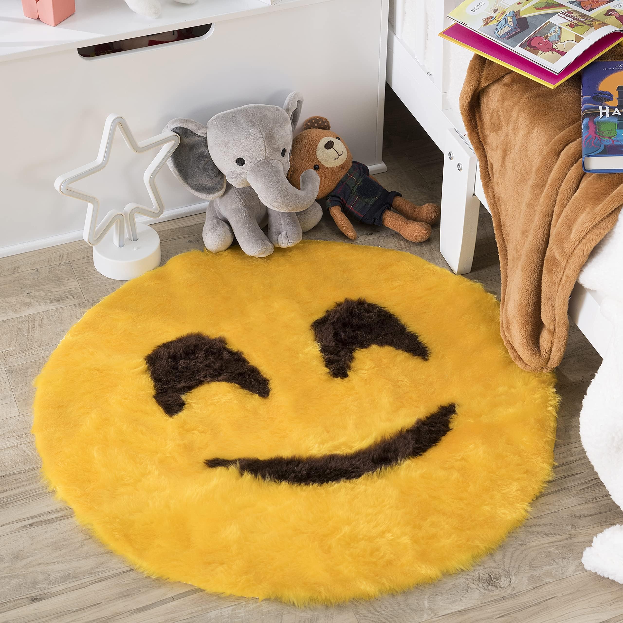 Amazon.com: Walk on Me Emoji Rug - Soft and Cute - Made in France ...