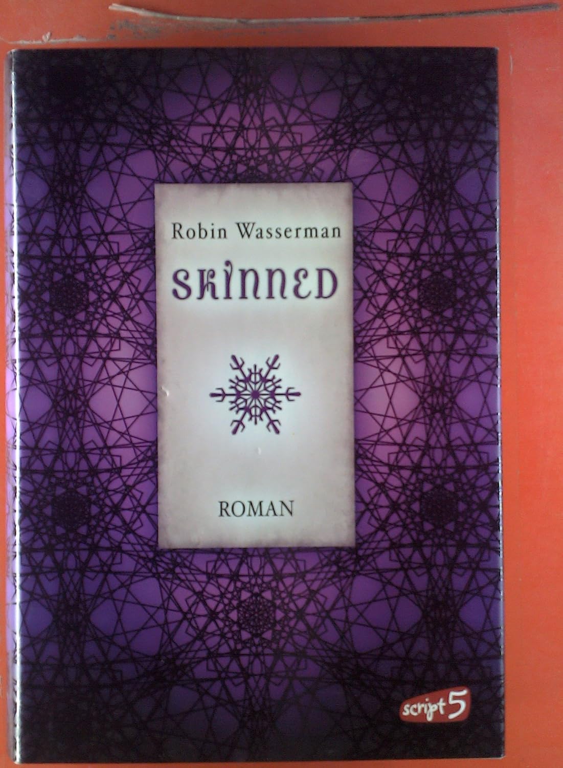 Amazon.com: Skinned: 9783839001066: Books