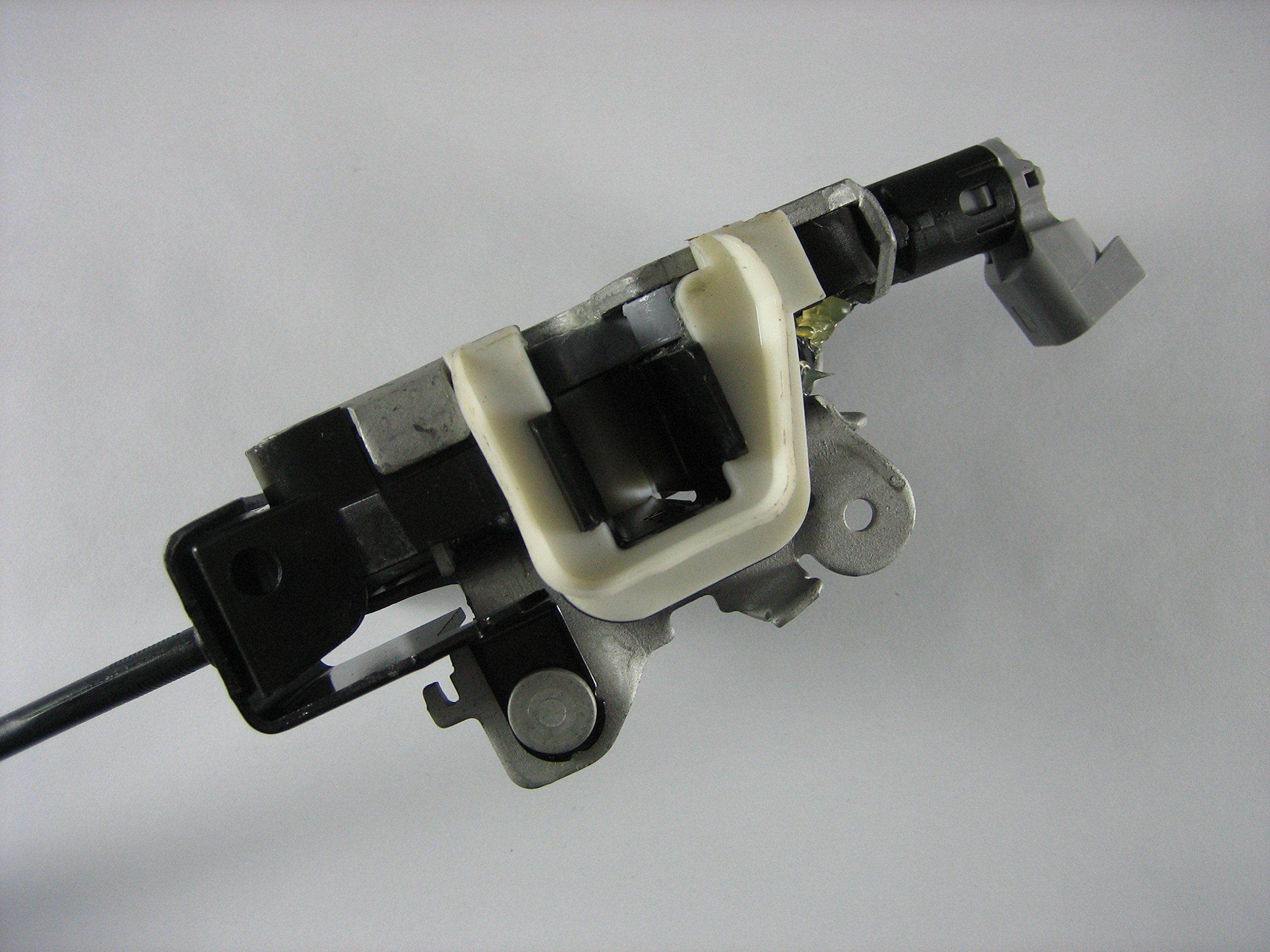 Amazon.com: Genuine Land Rover LR3 LR4 Rear Upper Tail Gate Latch ...