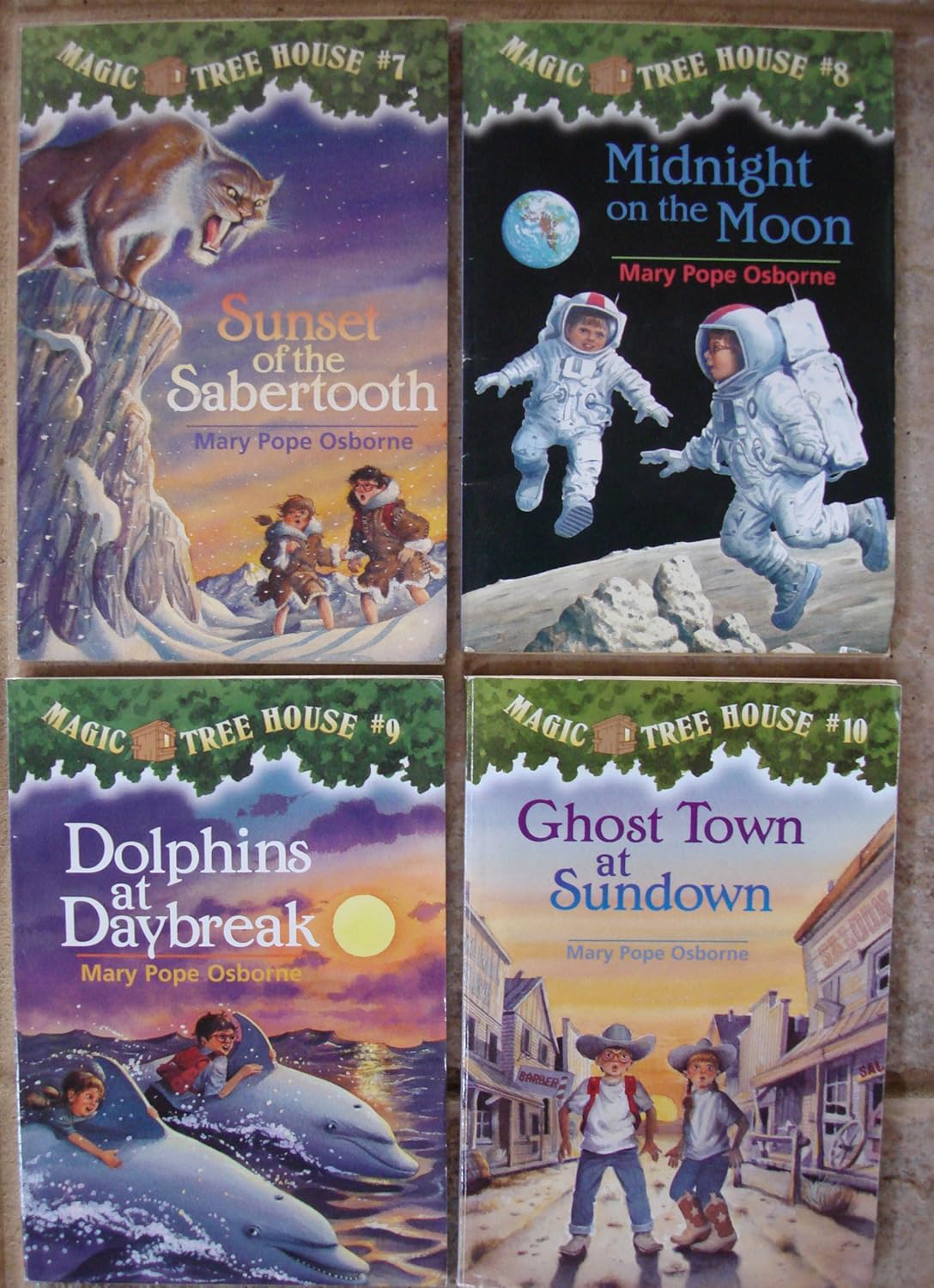 Magic Tree House Set of 4 Books: Mary Pope Osborne: Amazon.com: Books