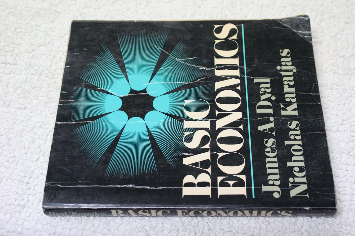 Amazon.com: Basic Economics: 9780023312007: Dyal, James Albert ...