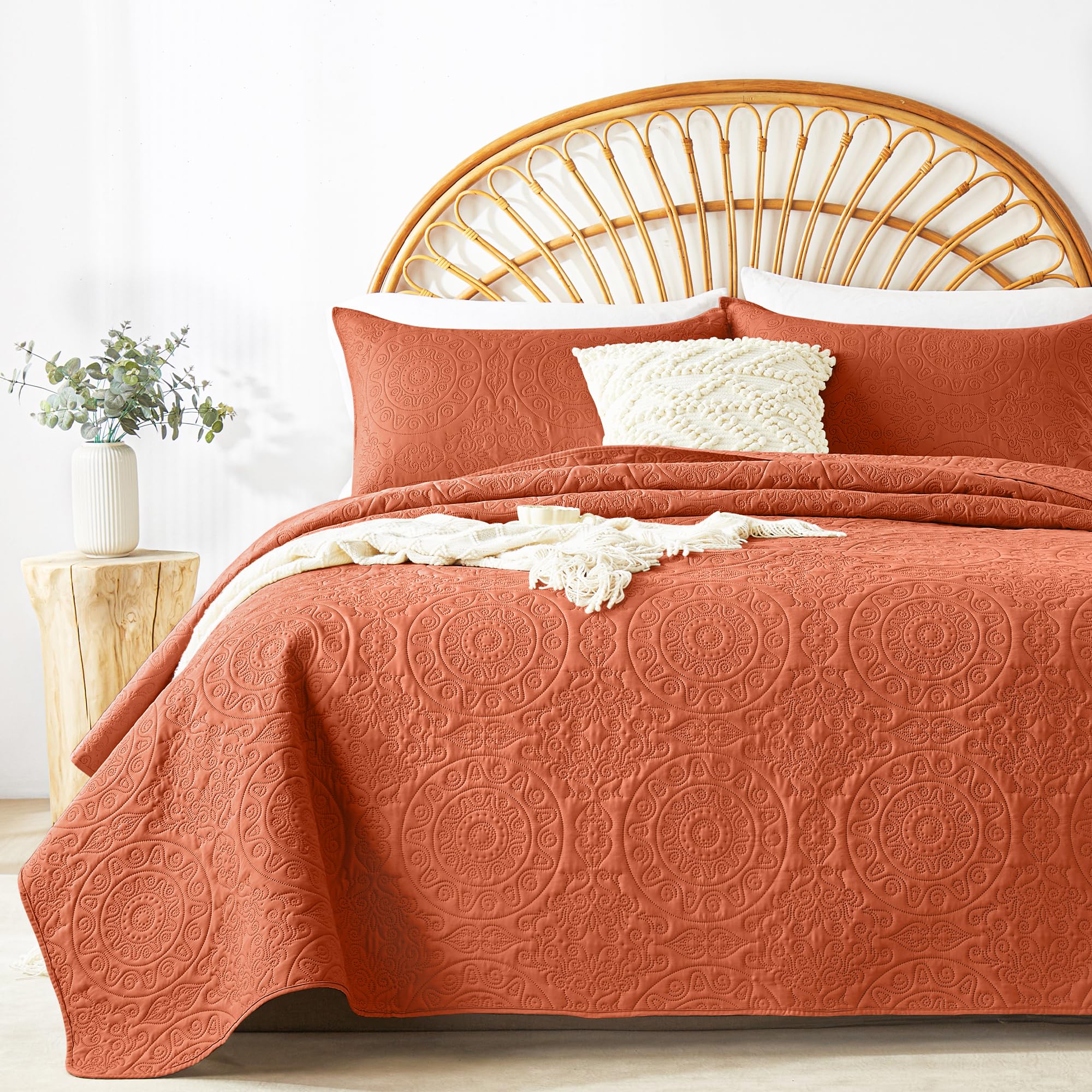 Amazon.com: WURUIBO Burnt Orange Quilt Set Queen Size, Embossing ...