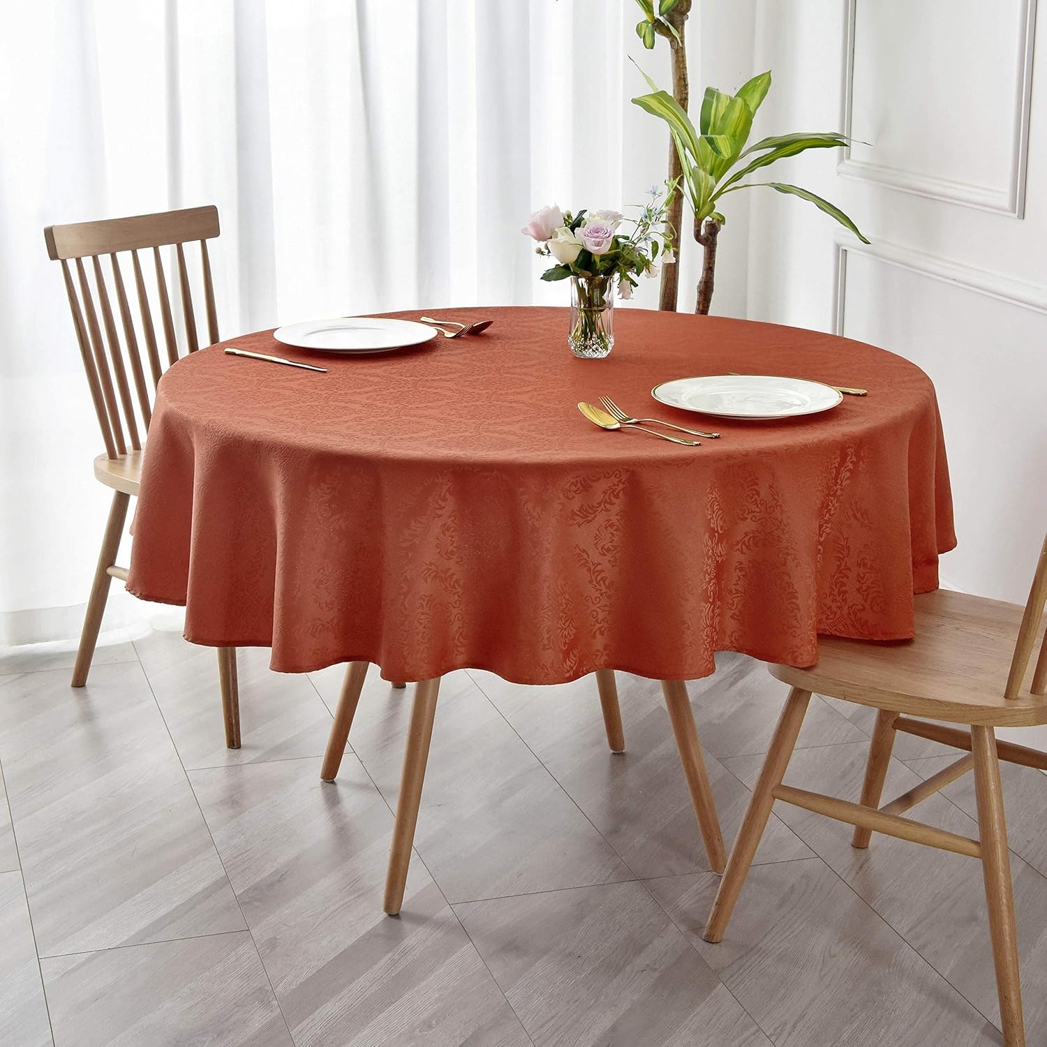 Amazon.com: maxmill Jacquard Round Table Cloth Damask Design Waterproof ...