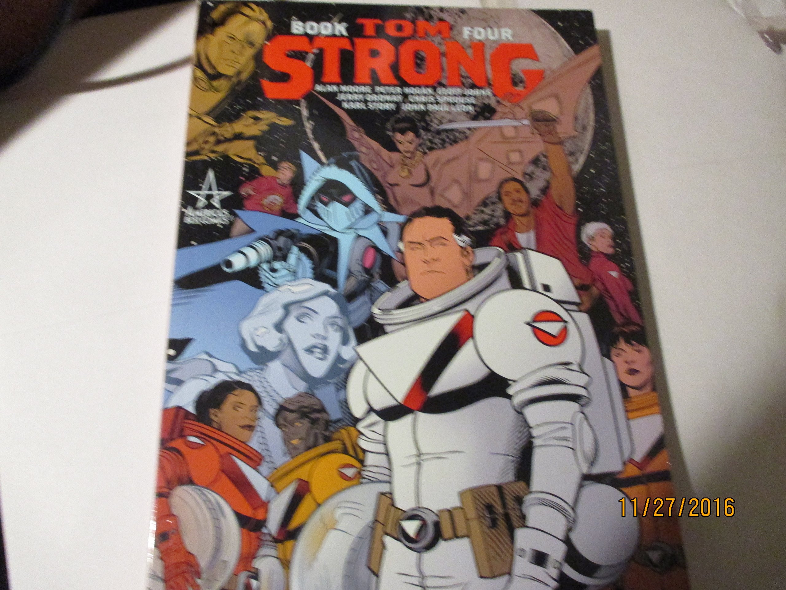 Tom Strong (Book 4): Alan Moore, Geoff Johns, Peter Hogan, Chris ...