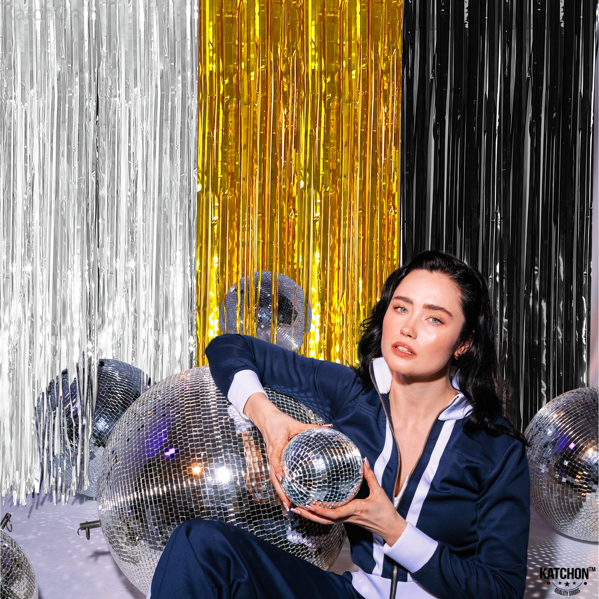 Snapklik.com : XtraLarge Silver, Black And Gold Streamers - 9.75x8 Feet ...
