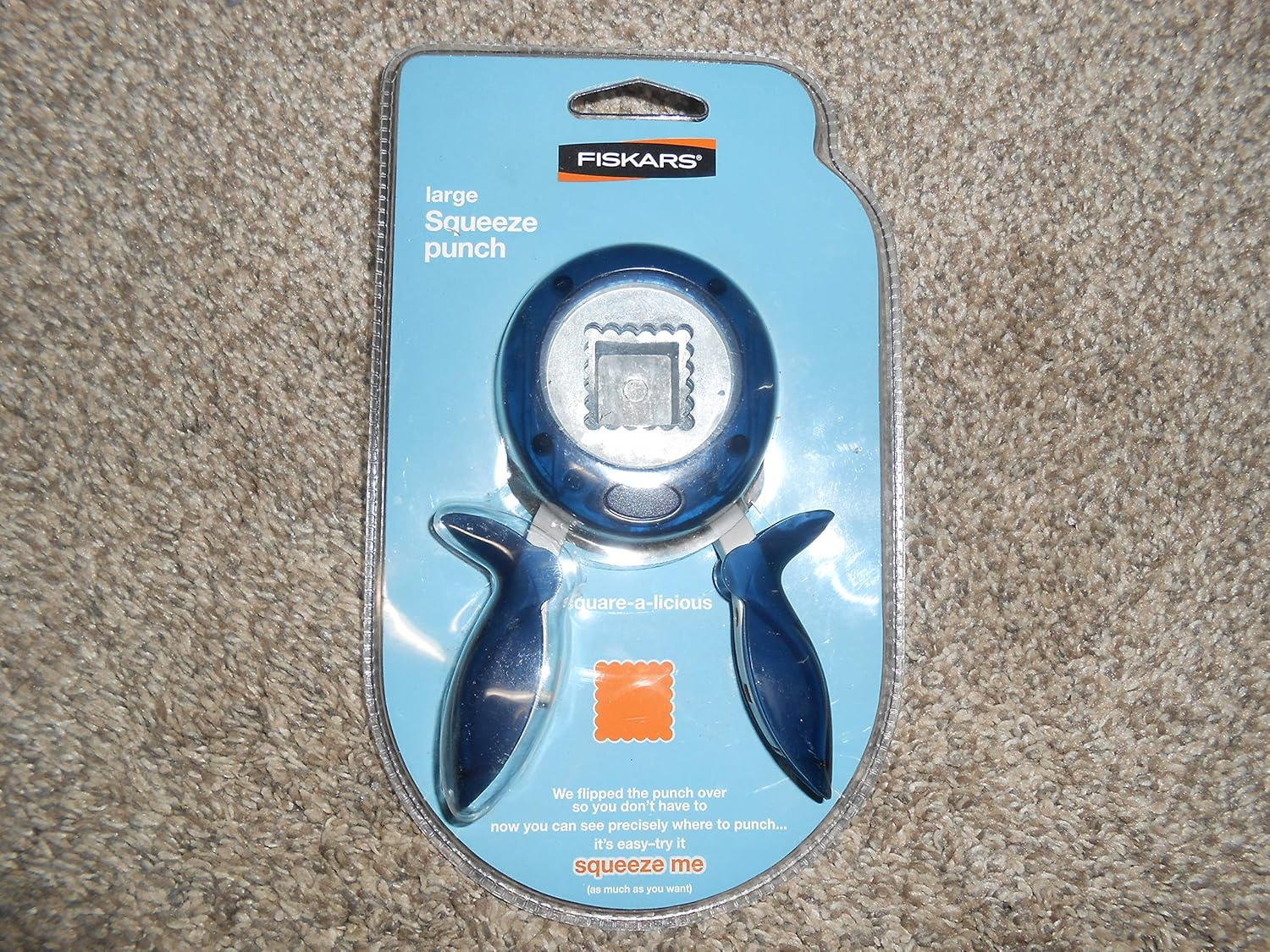 Amazon.com: Fiskars 01-003978 Scalloped Squeeze Punch, Large, Square-a ...