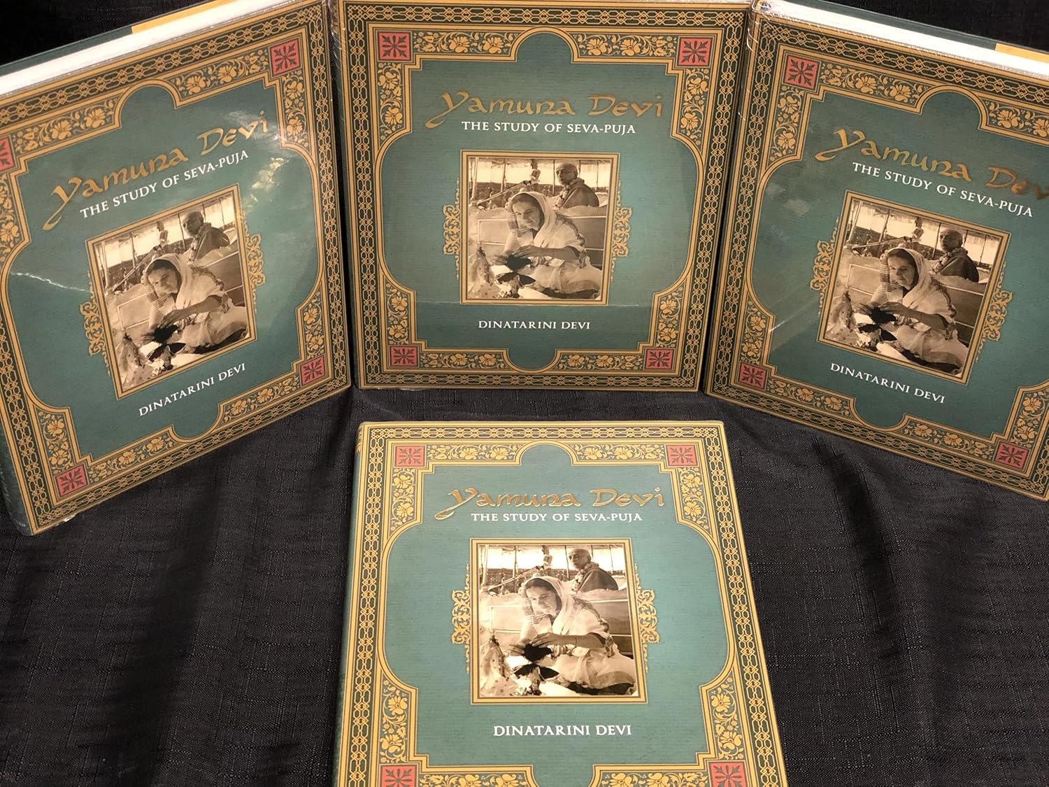 Yamuna Devi: The Study of Seva Puja: unknown author: 9780991435098 ...