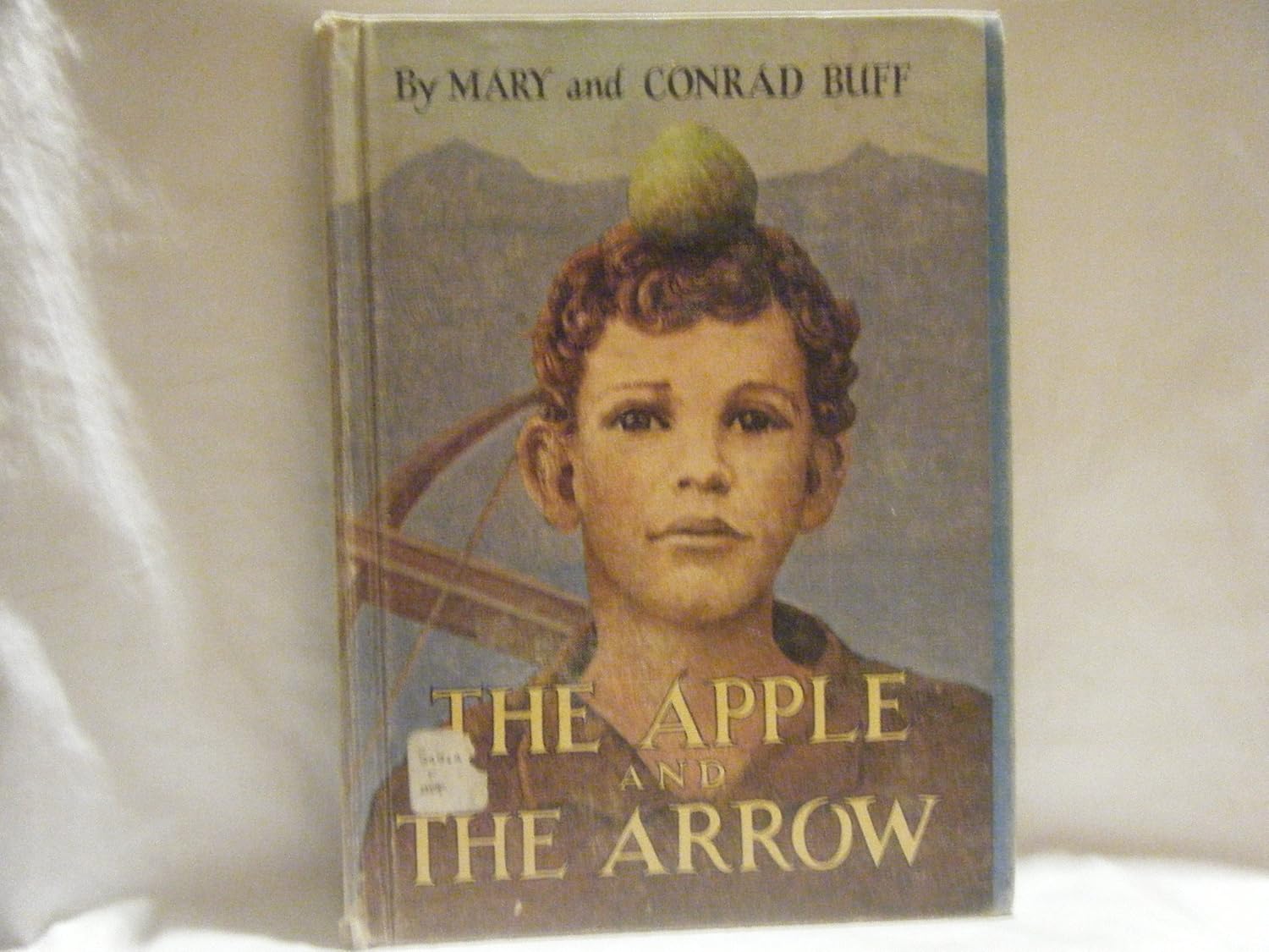 The Apple and the Arrow,: Buff, Mary: 9780395185919: Amazon.com: Books