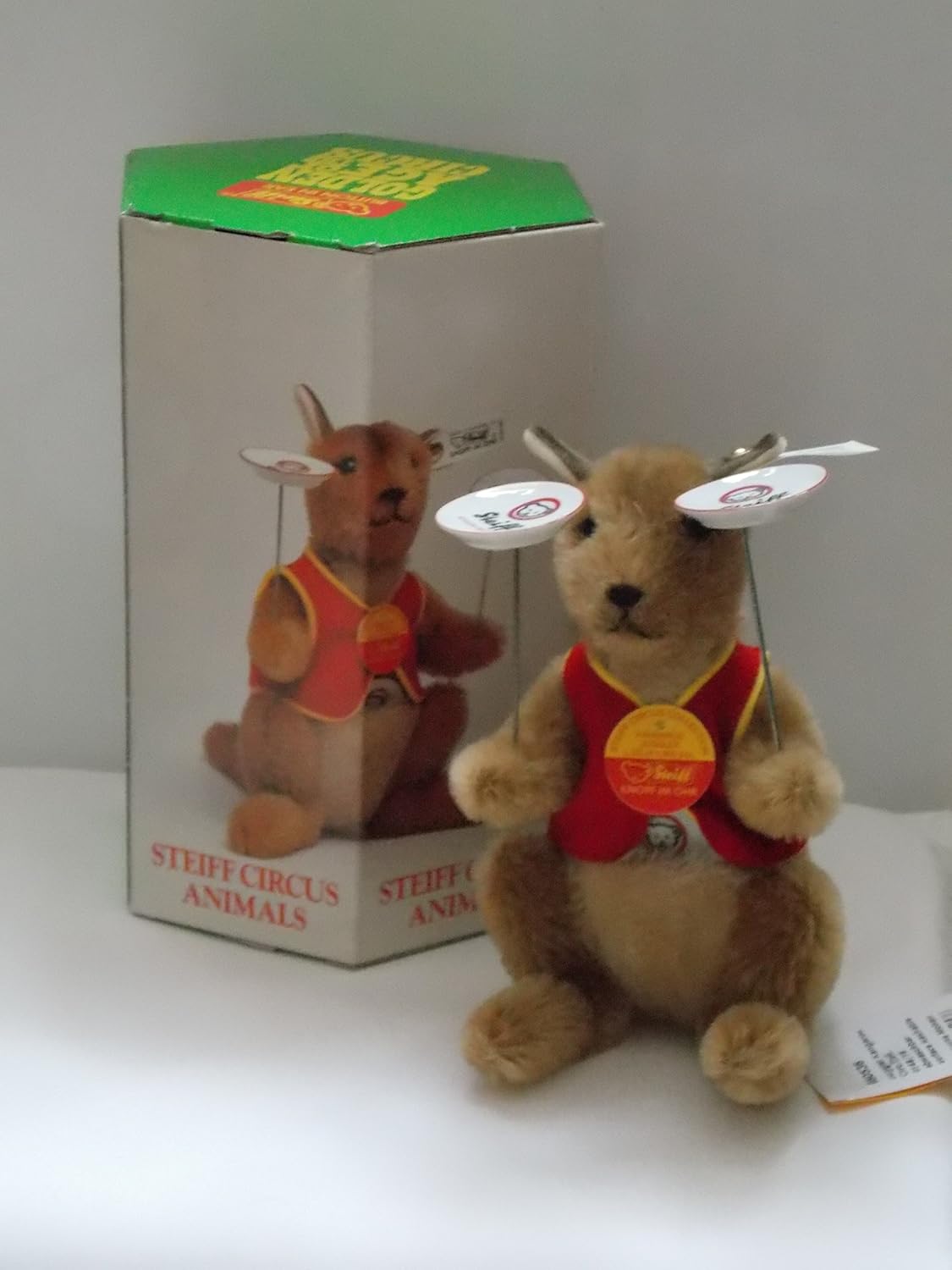 Amazon.com: Steiff Golden Age of The Circus 19cm Kangaroo Juggler ...