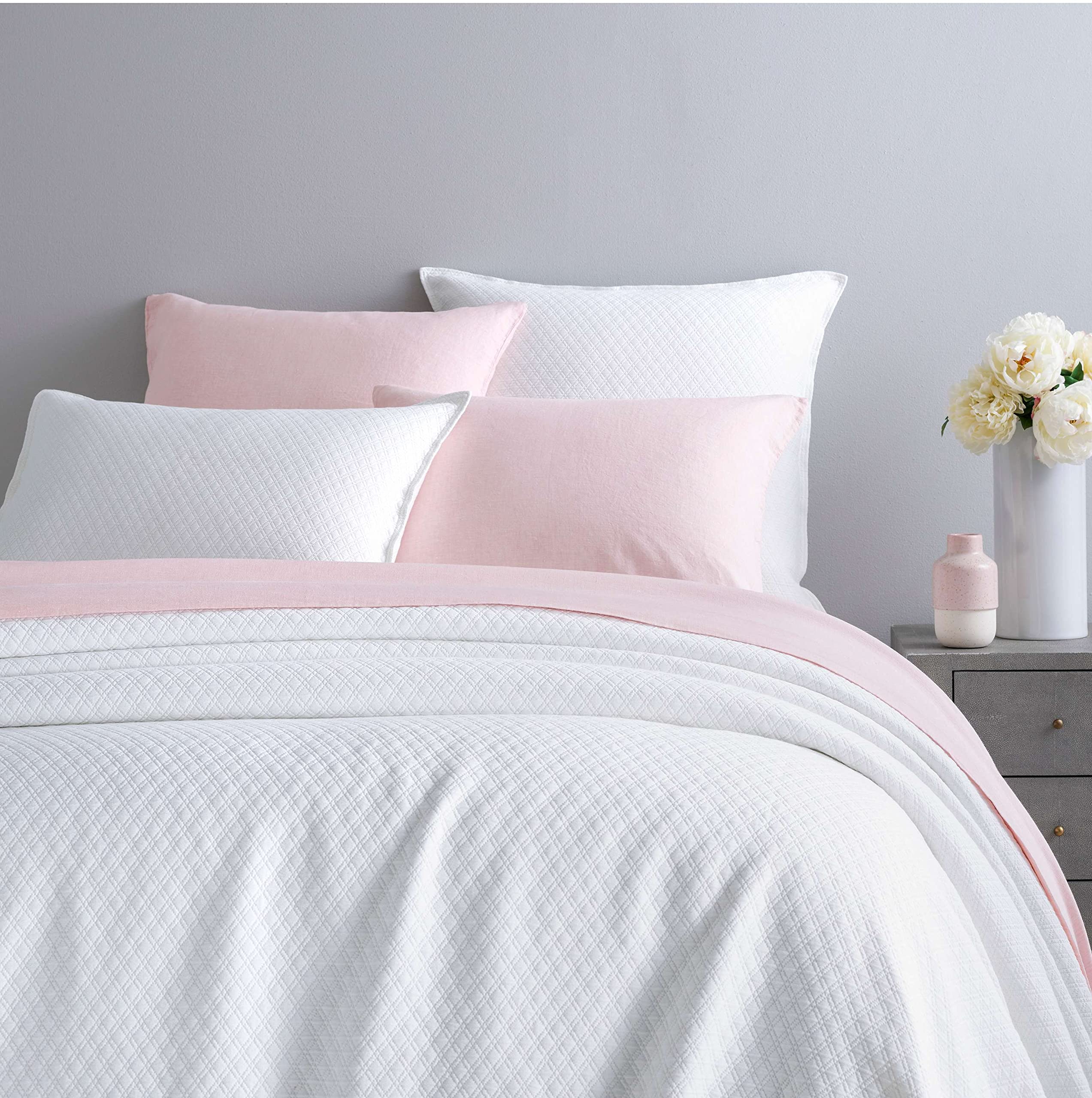 Amazon.com: Pine Cone Hill Diamond White Matelasse Coverlet, King Size ...