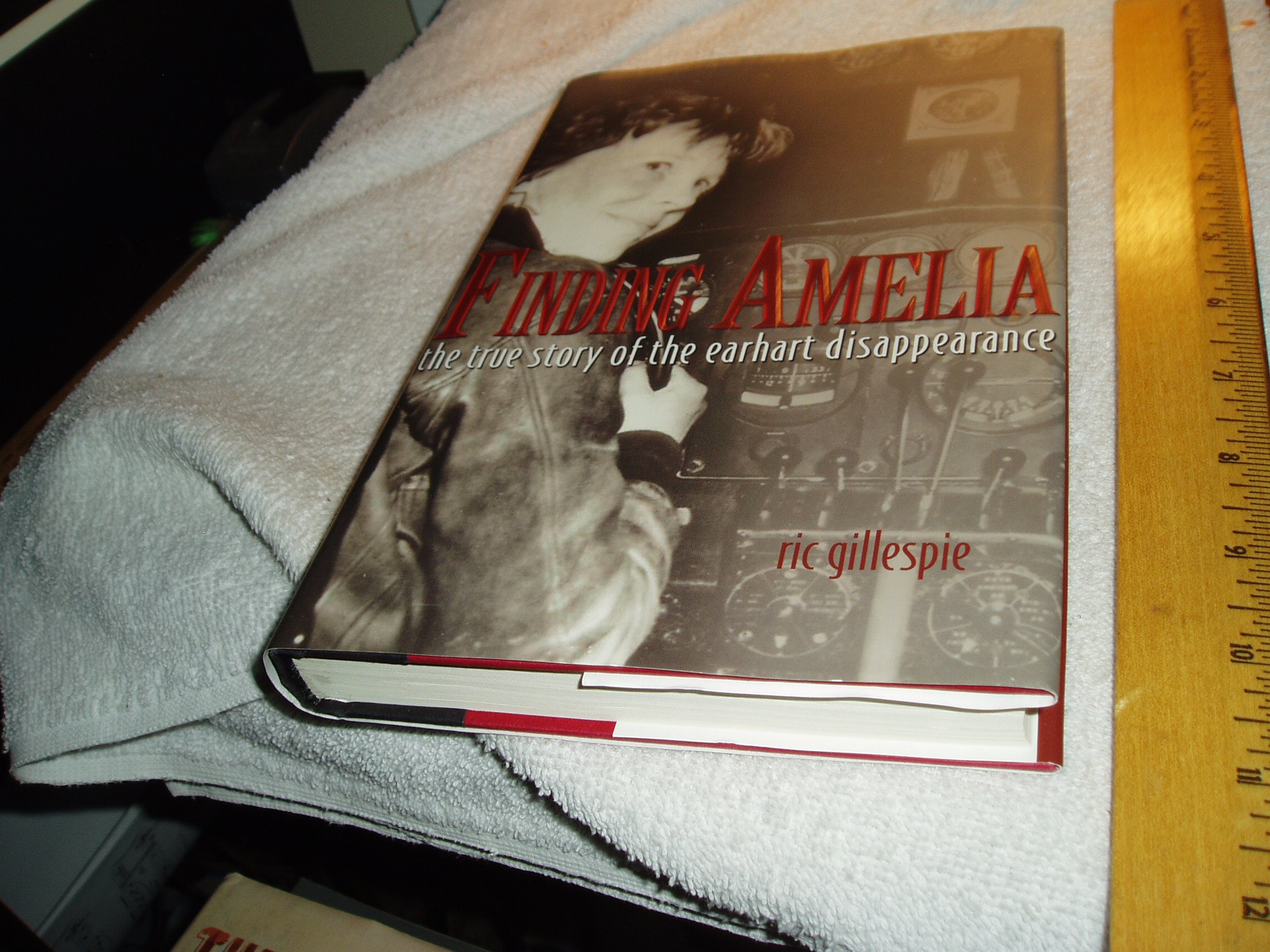 Finding Amelia: The True Story of the Earhart Disappearance: Gillespie ...