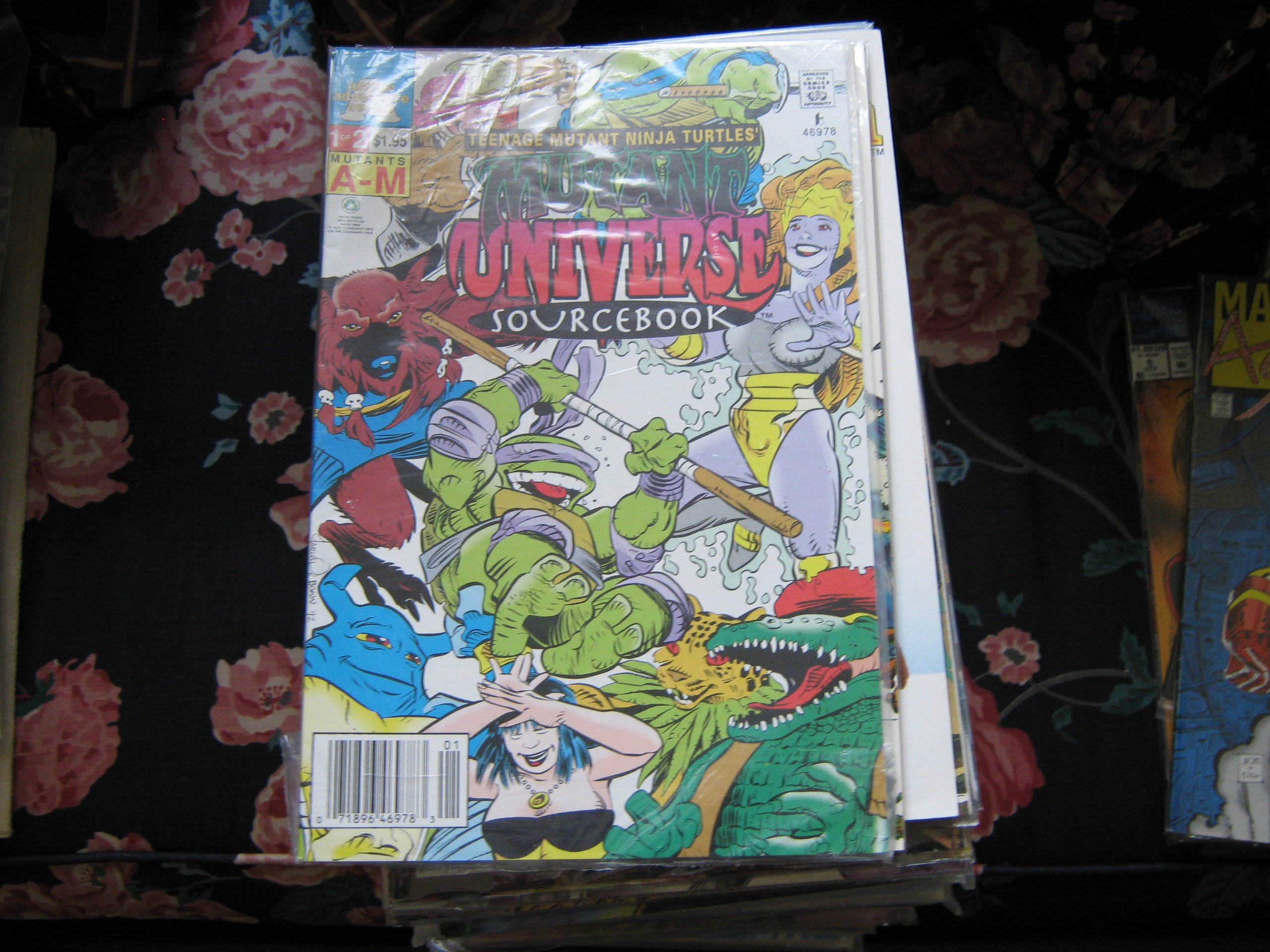 Amazon.com: Teenage Mutant Ninja Turtles Mutant Universe Sourcebook 1 ...