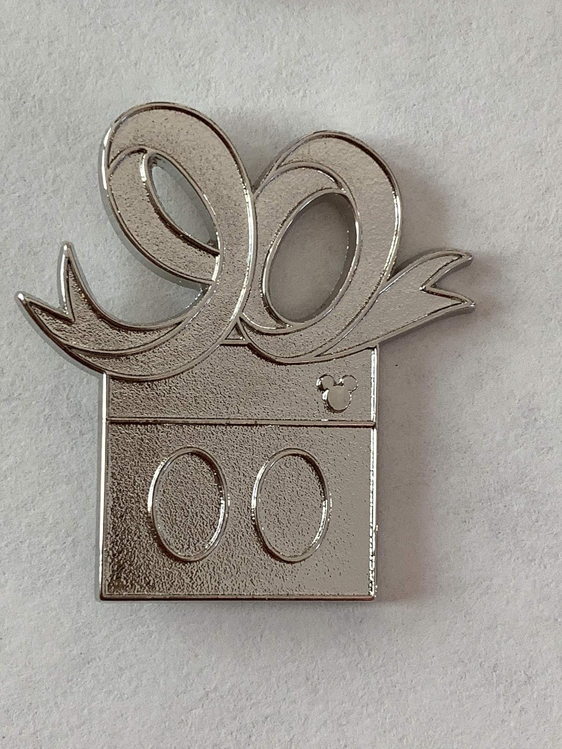 Disney Pin 133488 Hidden Mickey 2019 - Mickey's Present - Chaser Pin at ...