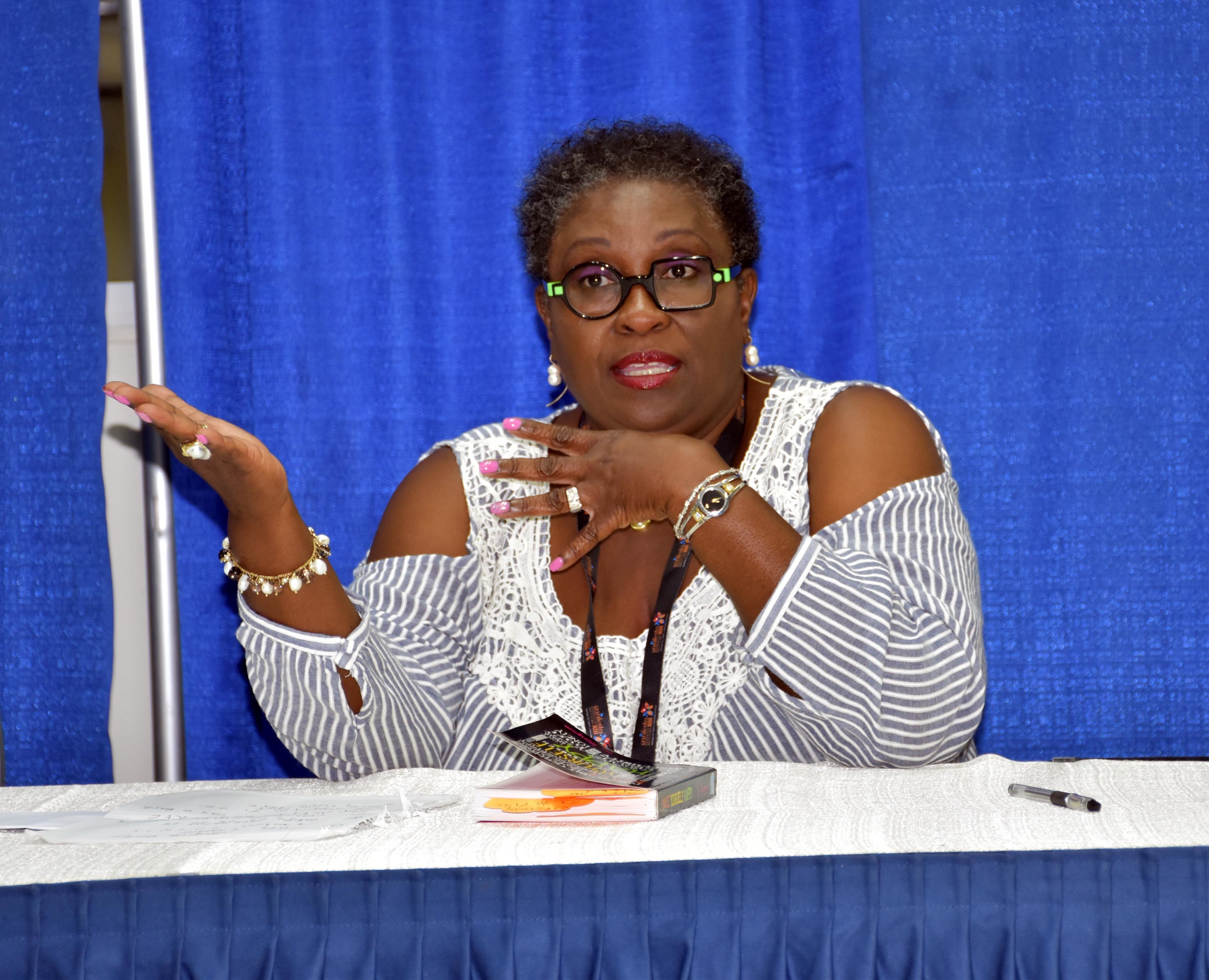 Amazon.com.br: Liz Thompson: books, biography, latest update