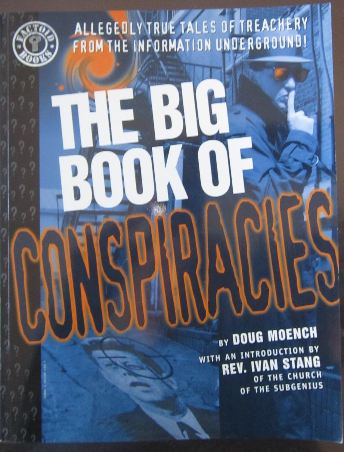 The Big Book of Conspiracies (Factoid Books): Moench, Doug ...