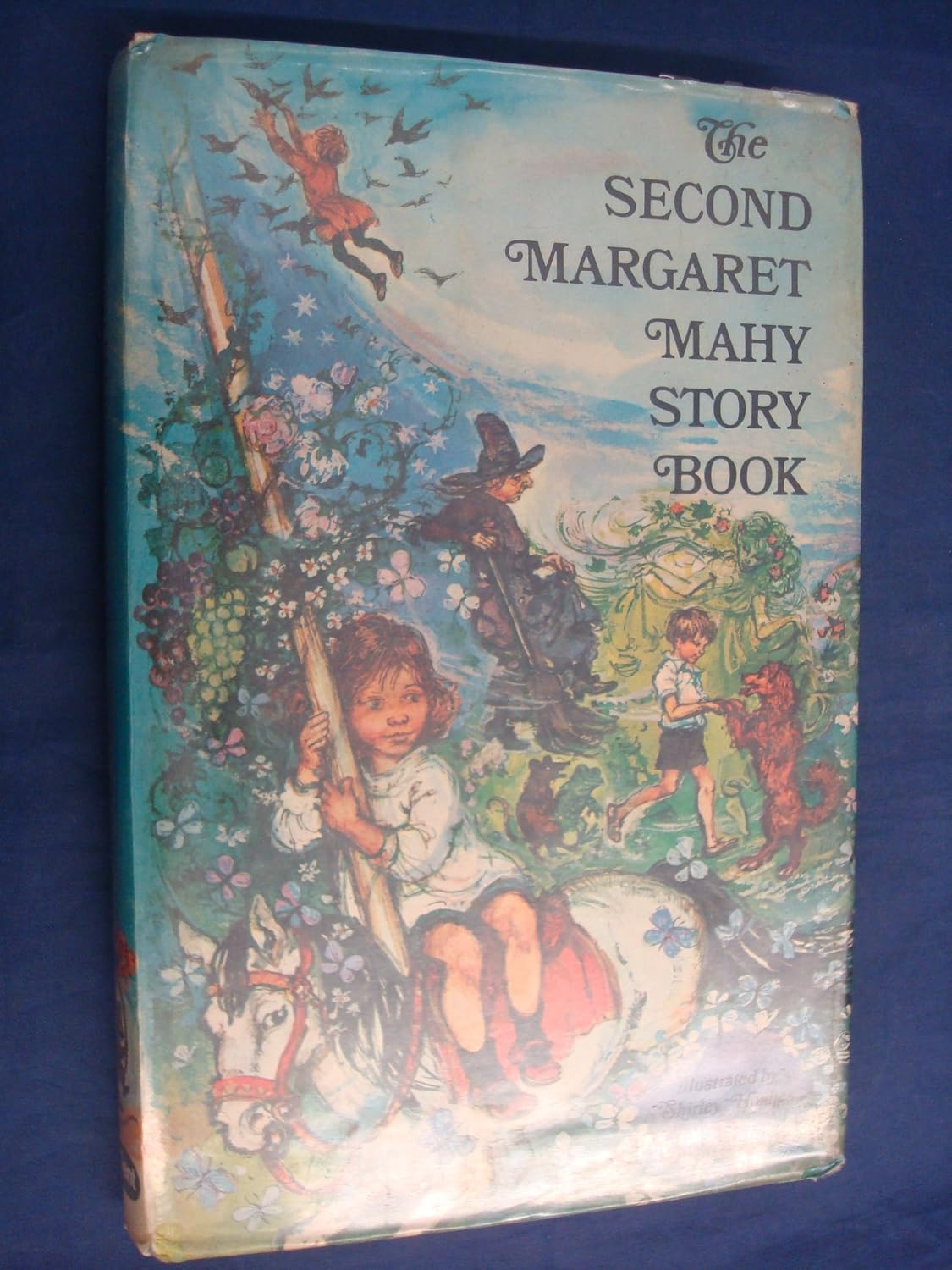 Story Book (No. 2): Mahy, Margaret, Shirley Hughes: 9780460058872 ...