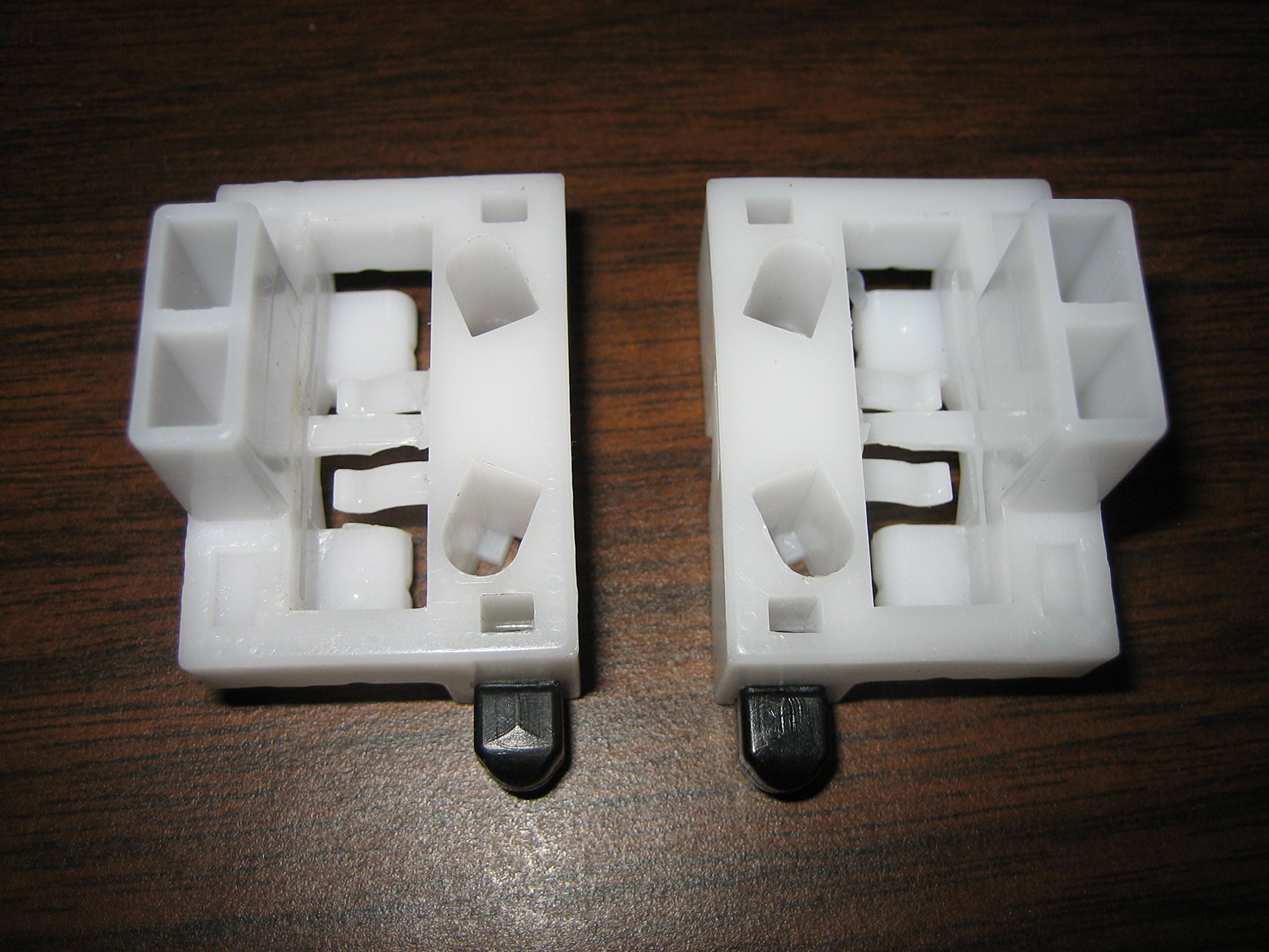 Amazon.com: RegulatorFix Window Regulator Repair Clips (2) Front Left ...