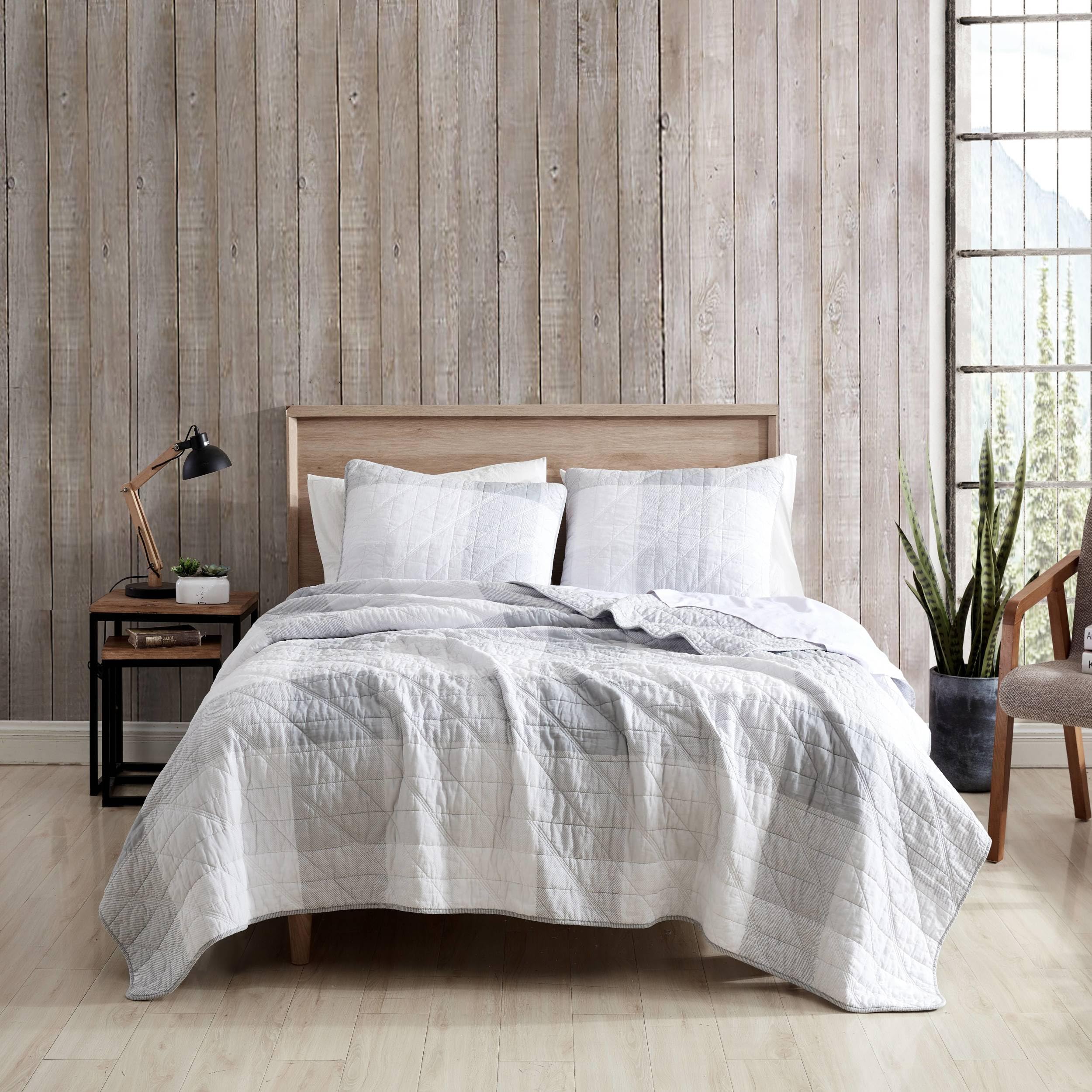 Amazon.com: PENDLETON - Moonlight Mesa Pieced Quilt Set - Charcoal ...