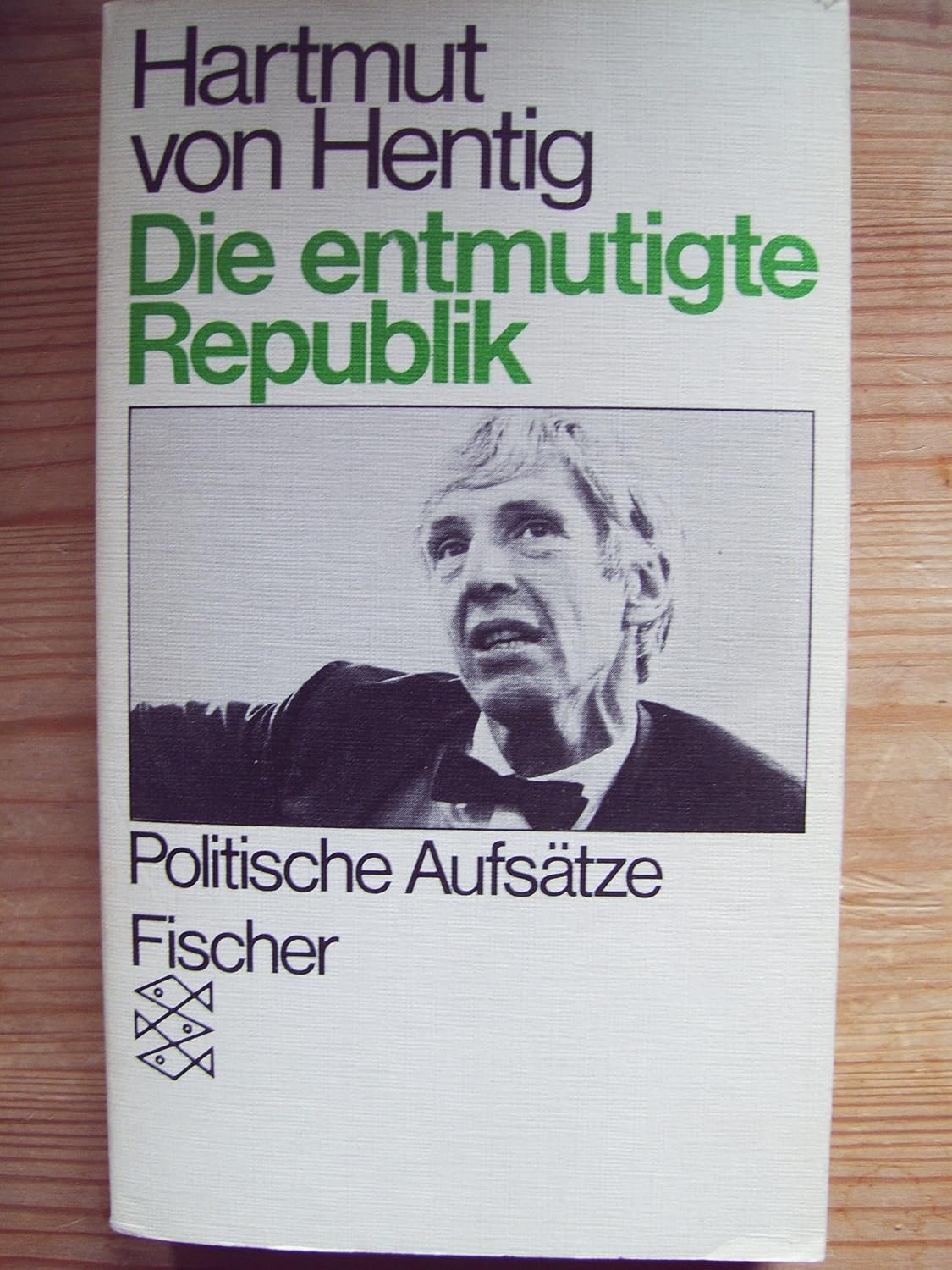 Amazon.co.jp: Die entmutigte Republik. Politische Aufsaetze. : Hentig ...