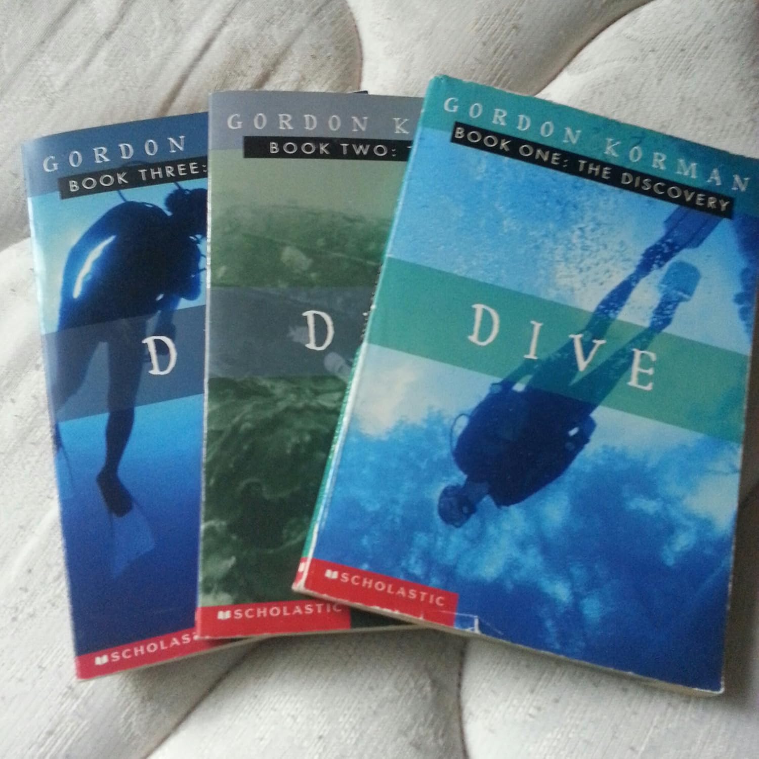 Amazon.com: Dive Trilogy Box Set: 9780439967549: Gordon Korman: Books