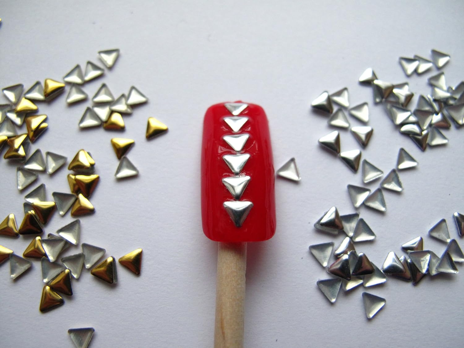 Amazon.com : Nail Art 250 Pieces Mix Gold & Silver 4mm TRIANGLE Metal ...