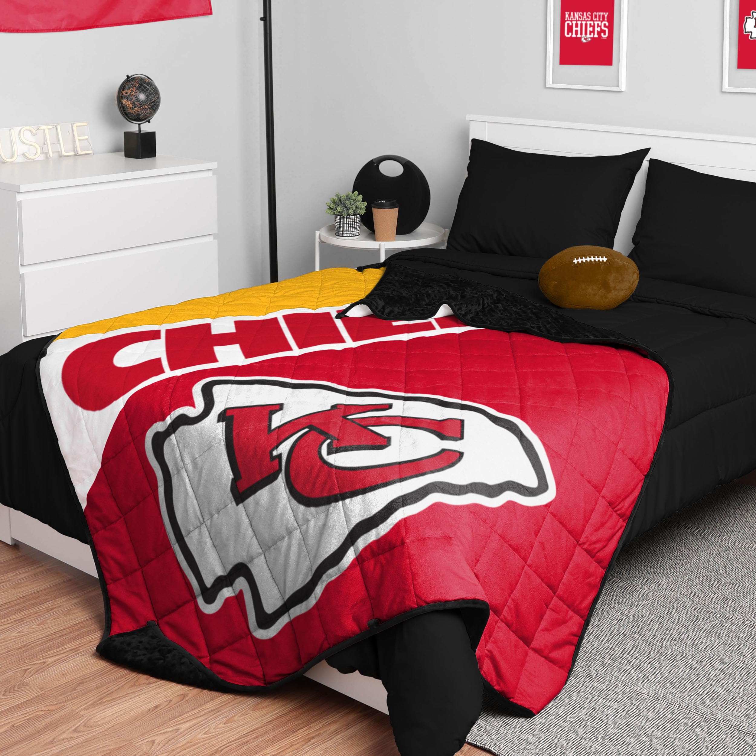 Snapklik.com : Kansas City Chiefs NFL Team Color Wordmark Weighted Blanket