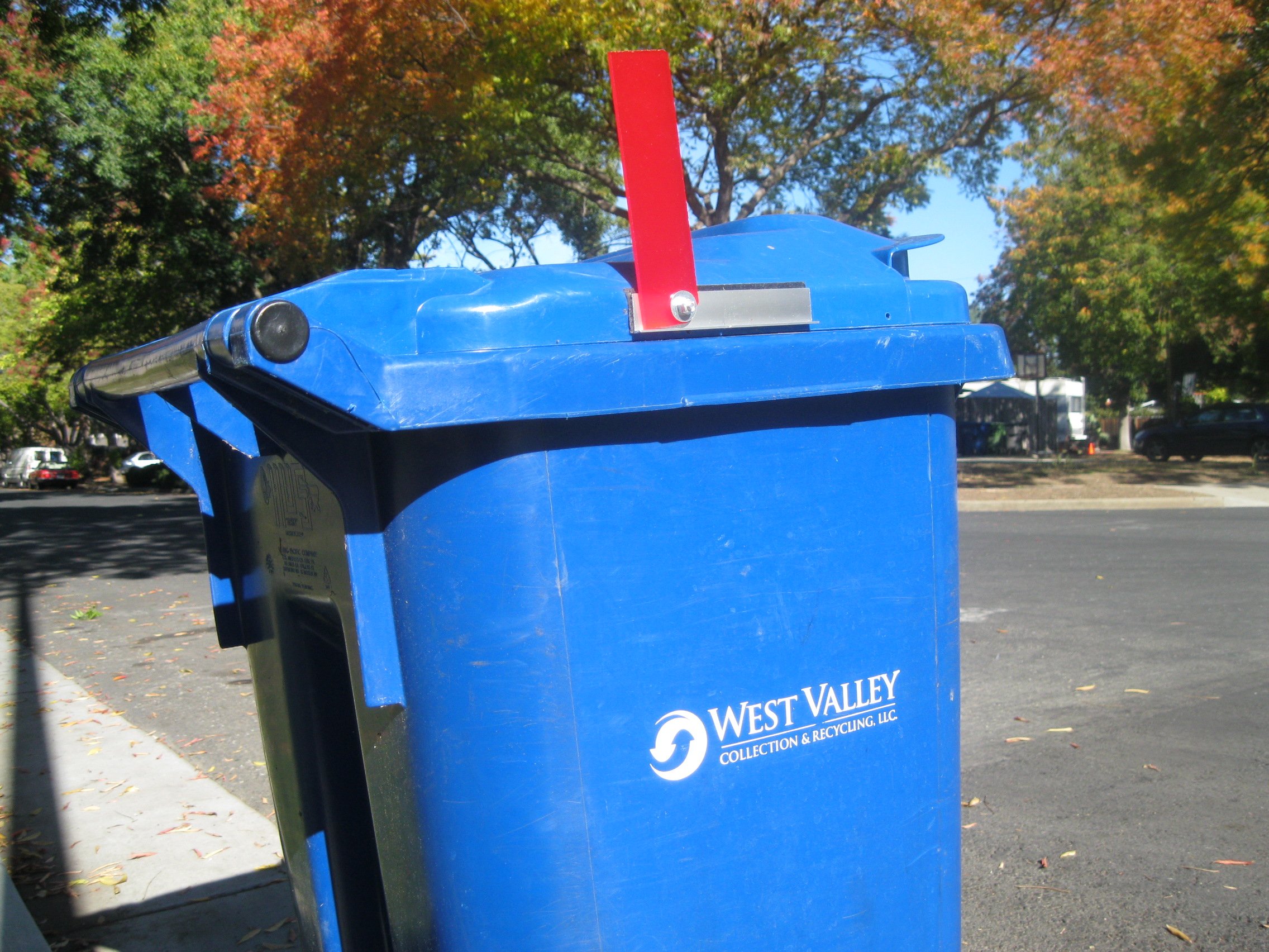 Amazon.com: Trash Bin Alert Flag That Attaches to Rollout Waste and ...