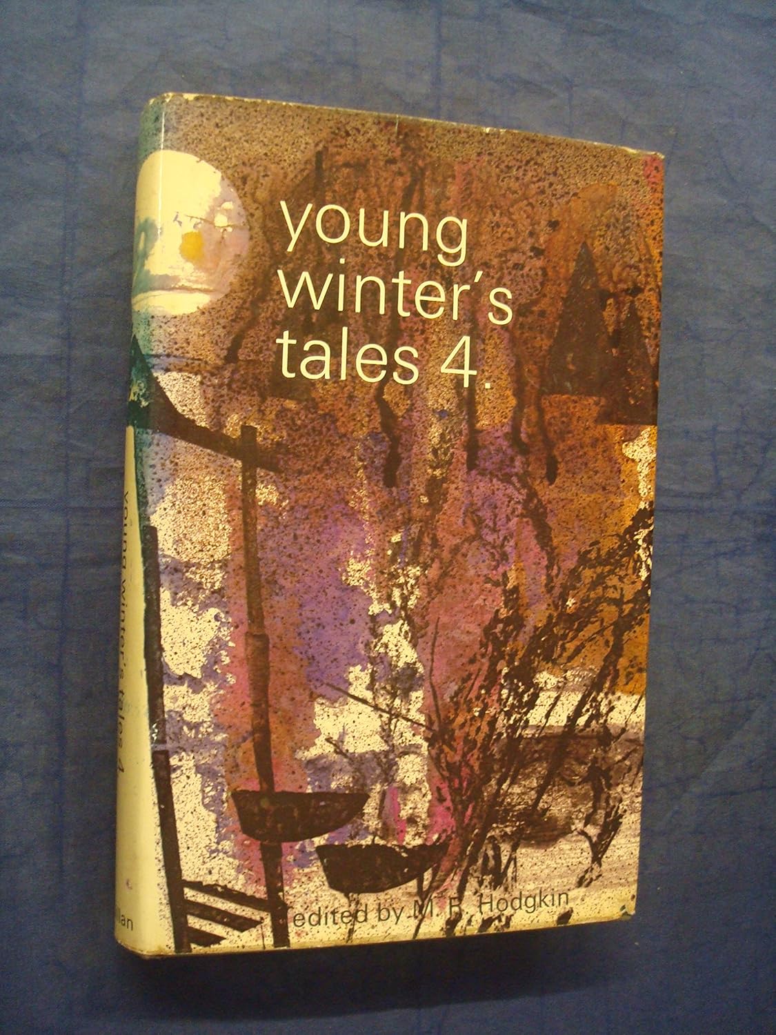 Young Winter's Tales: No. 4 : Hodgkin, Marion Rous: Amazon.in: Books