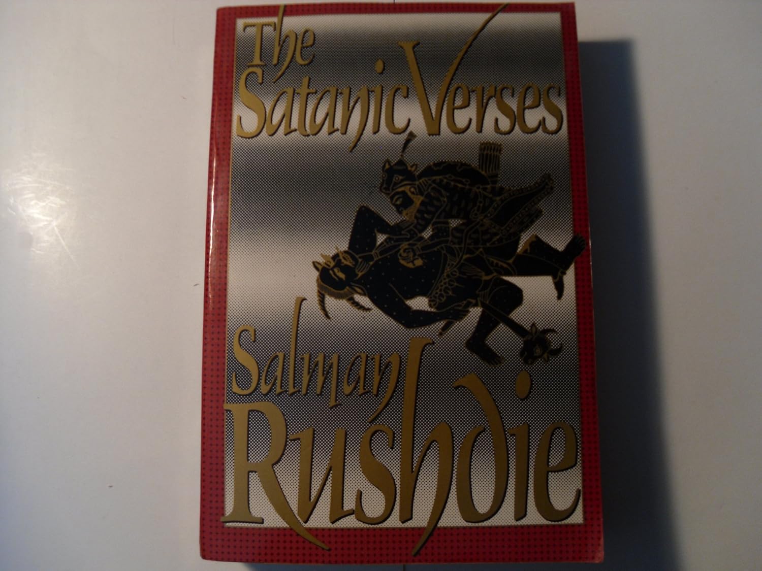 Amazon.com: Rushdie Salman : Satanic Verses(Om): 9780140118902: Rushdie ...