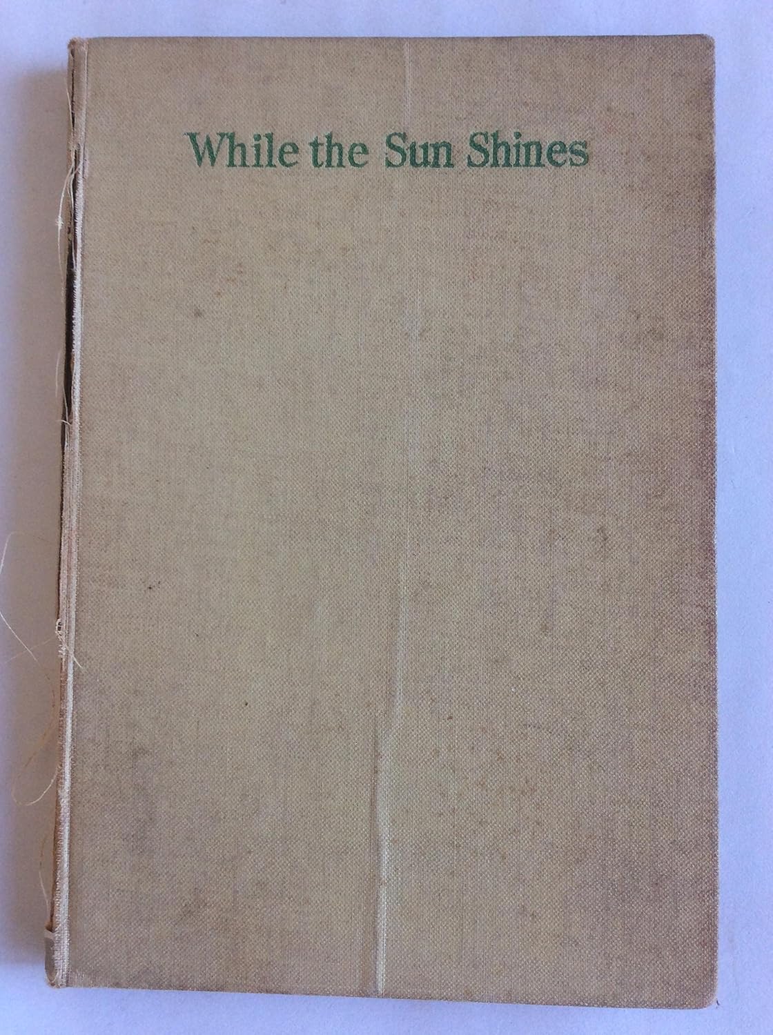 Amazon.com: While The Sun Shines: Terence Rattigan: 圖書