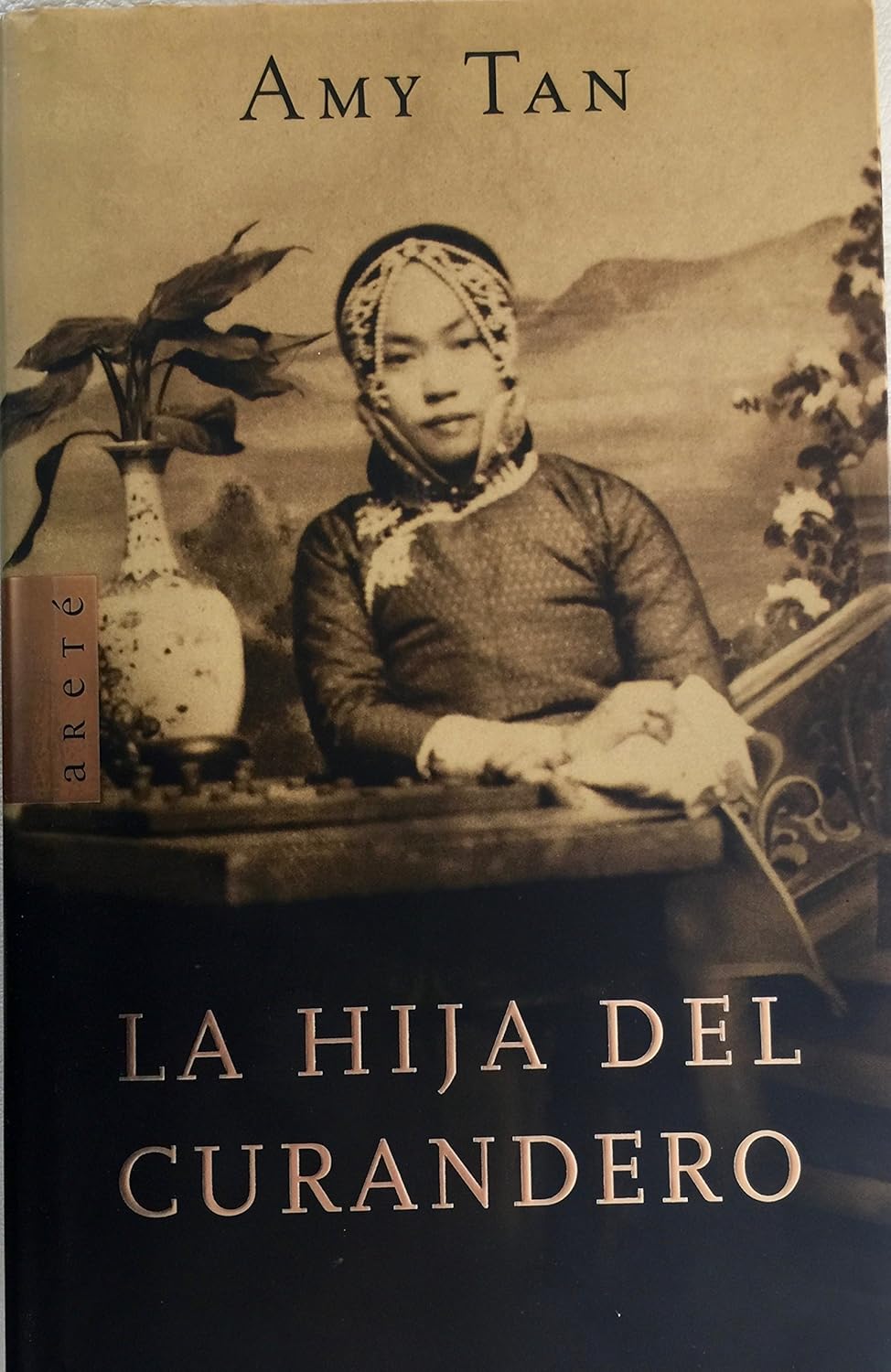 Amazon.com: La hija del curandero: 9788422689140: TAN, Amy.-: Books