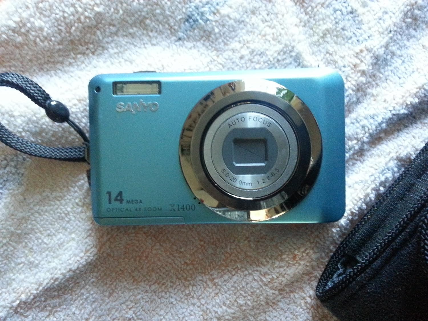 Amazon.com : Blue Sanyo VPC-X1400 14mp Digital Camera with Wide Angle ...