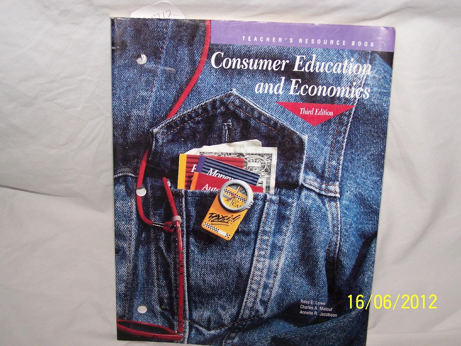 Consumer Education and Economics: Lowe, Ross E.: 9780028202600: Amazon ...