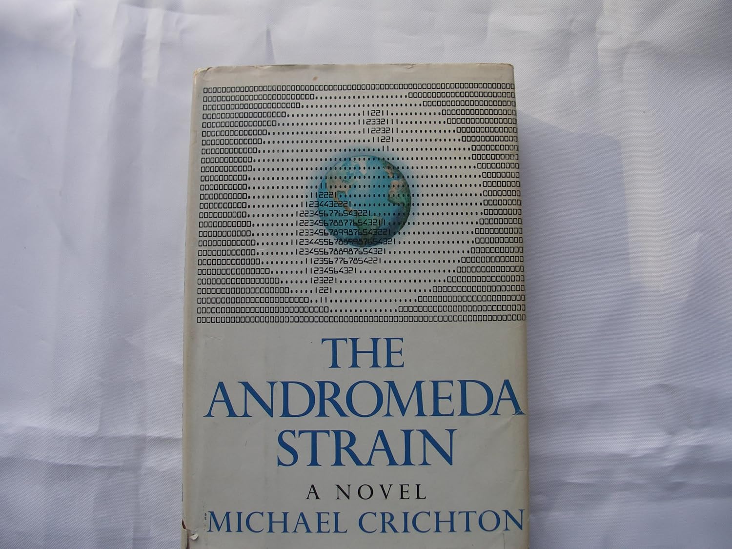 The Andromeda Strain: Michael Crichton: 9780552100991: Amazon.com: Books