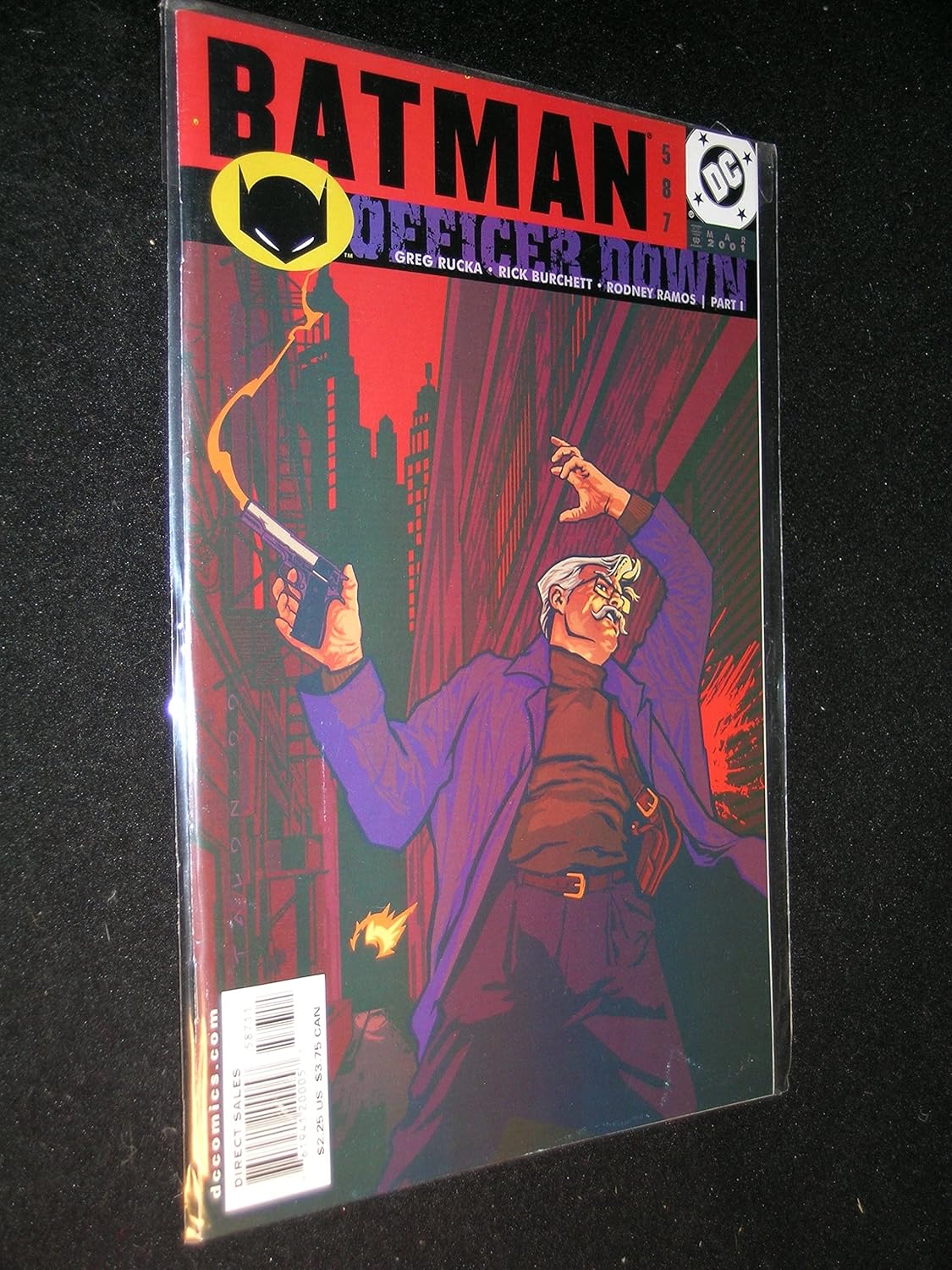 Batman (587) (Officer Down): GREG RUCKA: Amazon.com: Books