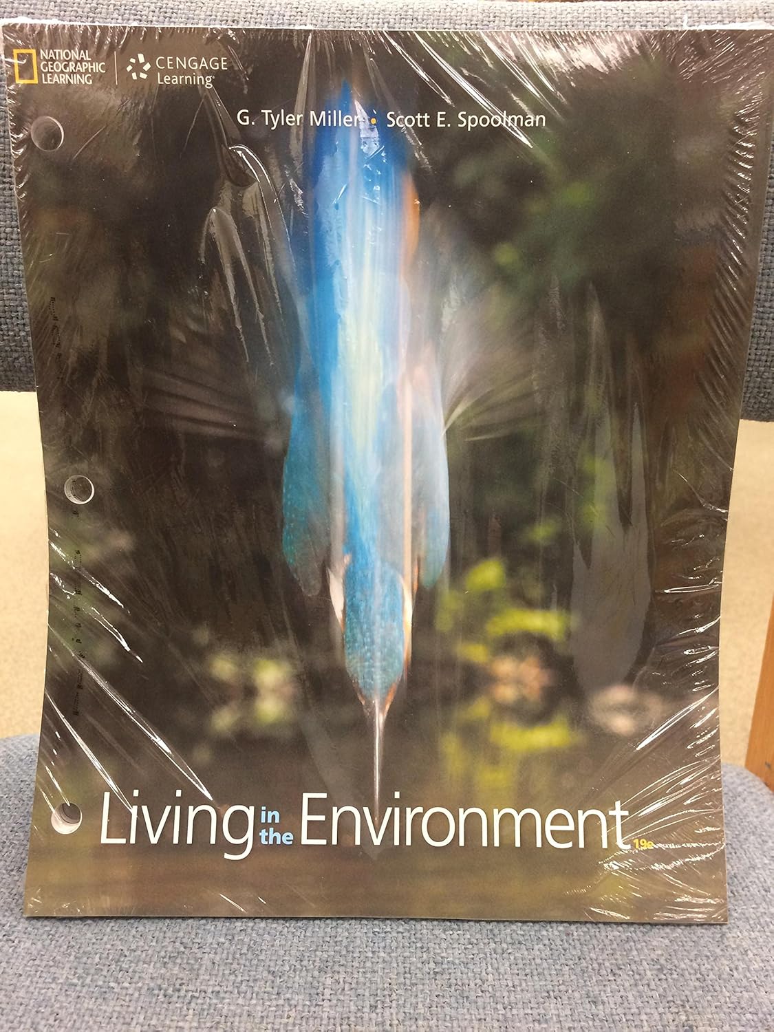 Amazon.com: Living in the Environment, Loose-Leaf Version ...