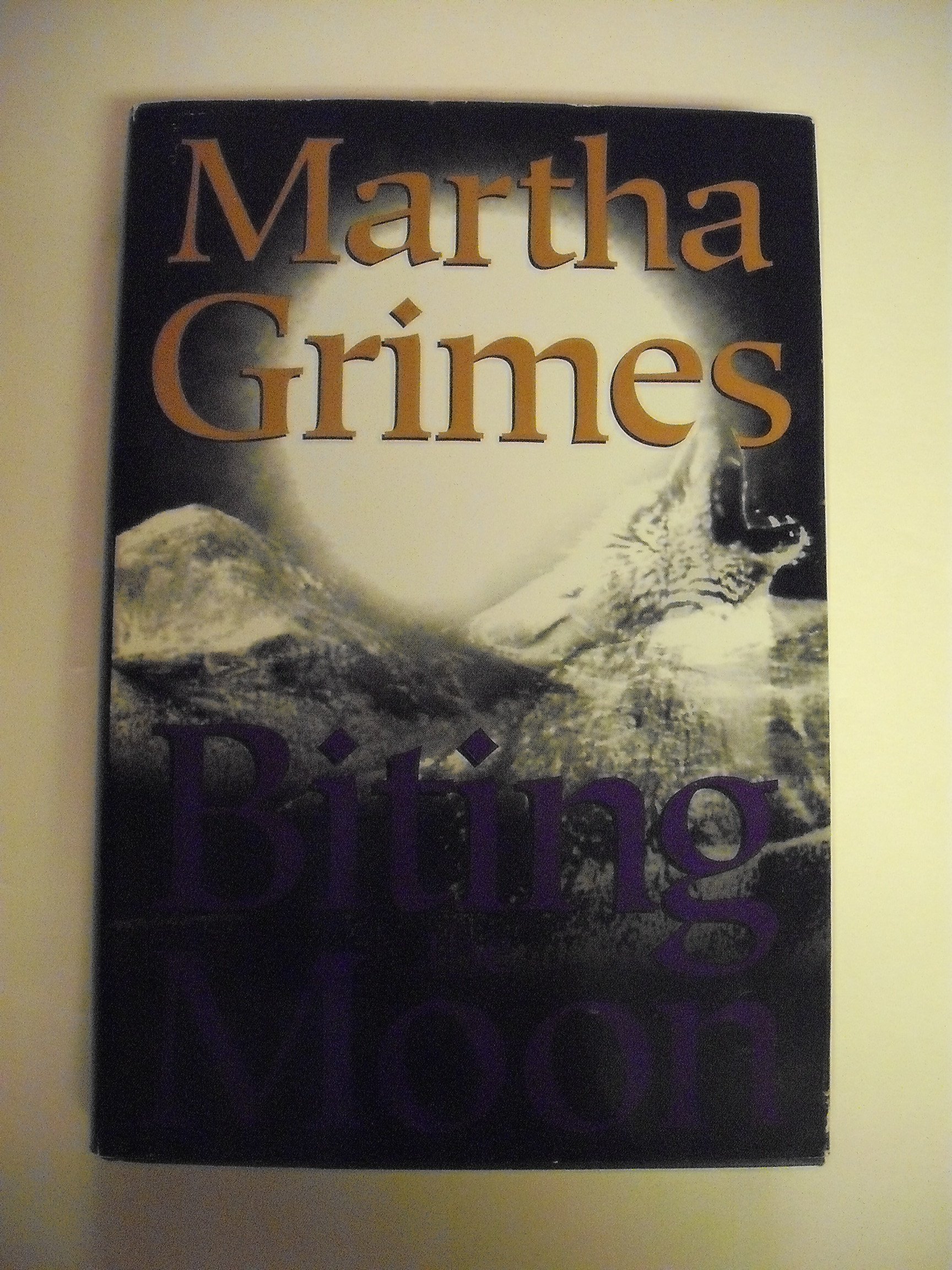 Amazon.com: Biting the Moon: 9780805056211: Grimes, Martha: Books