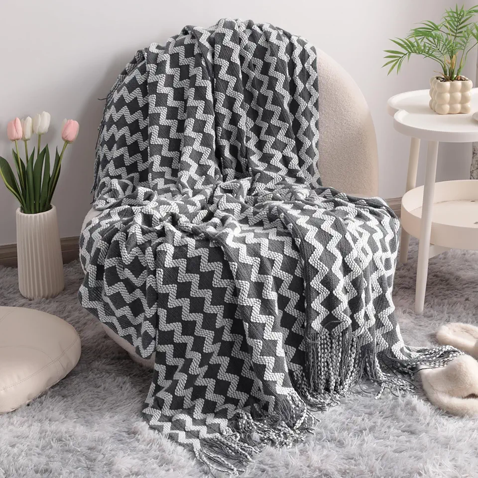 Easy One-Color Crochet Blanket Pattern For Beginners | CyCrochet