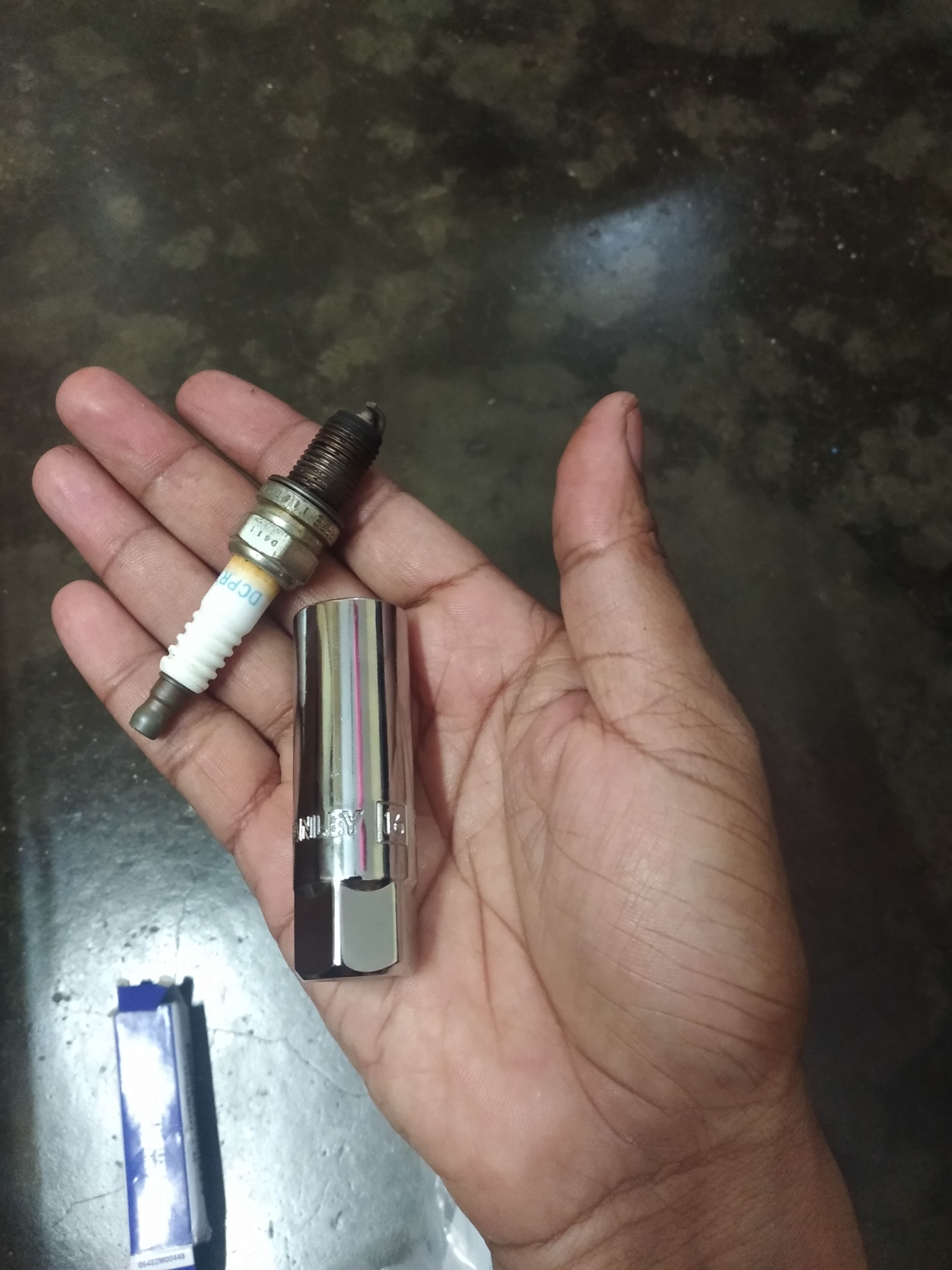 STANLEY STMT88941-8B 3/8'' 16mm 6PT Spark Plug Socket : Amazon.in: Home ...